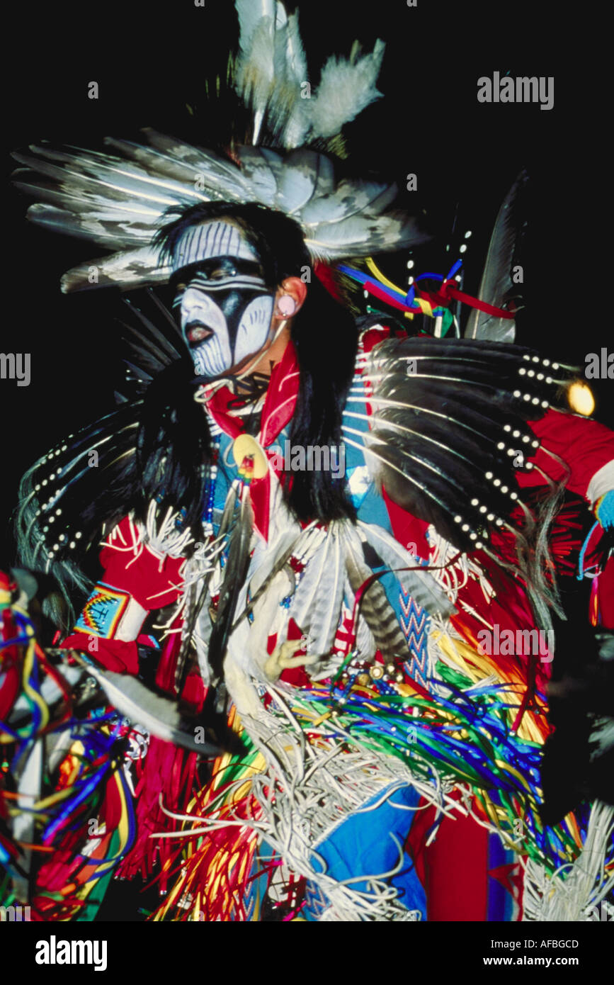 Native indian male fancy dancer hi-res stock photography and images - Alamy