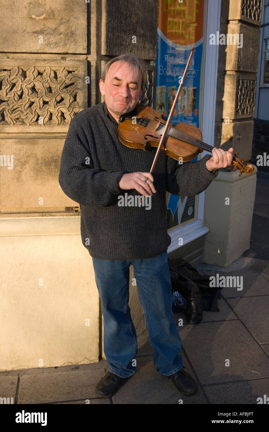 Violin colour hi-res stock photography and images - Alamy