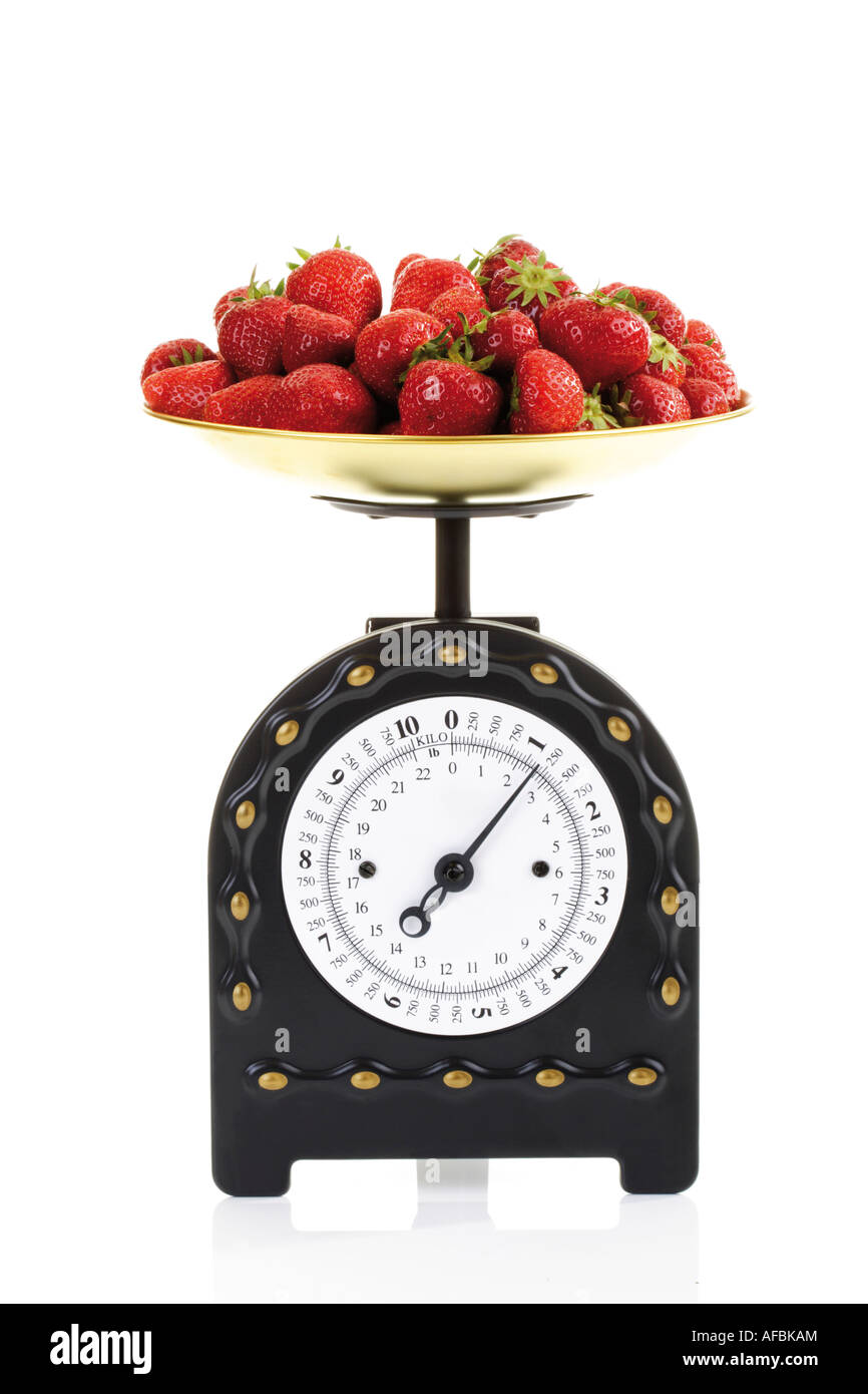 Fruits on weighing scale hi-res stock photography and images - Alamy