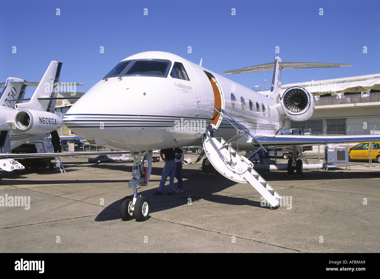 Gulfstream g450 executive jet hi-res stock photography and images - Alamy