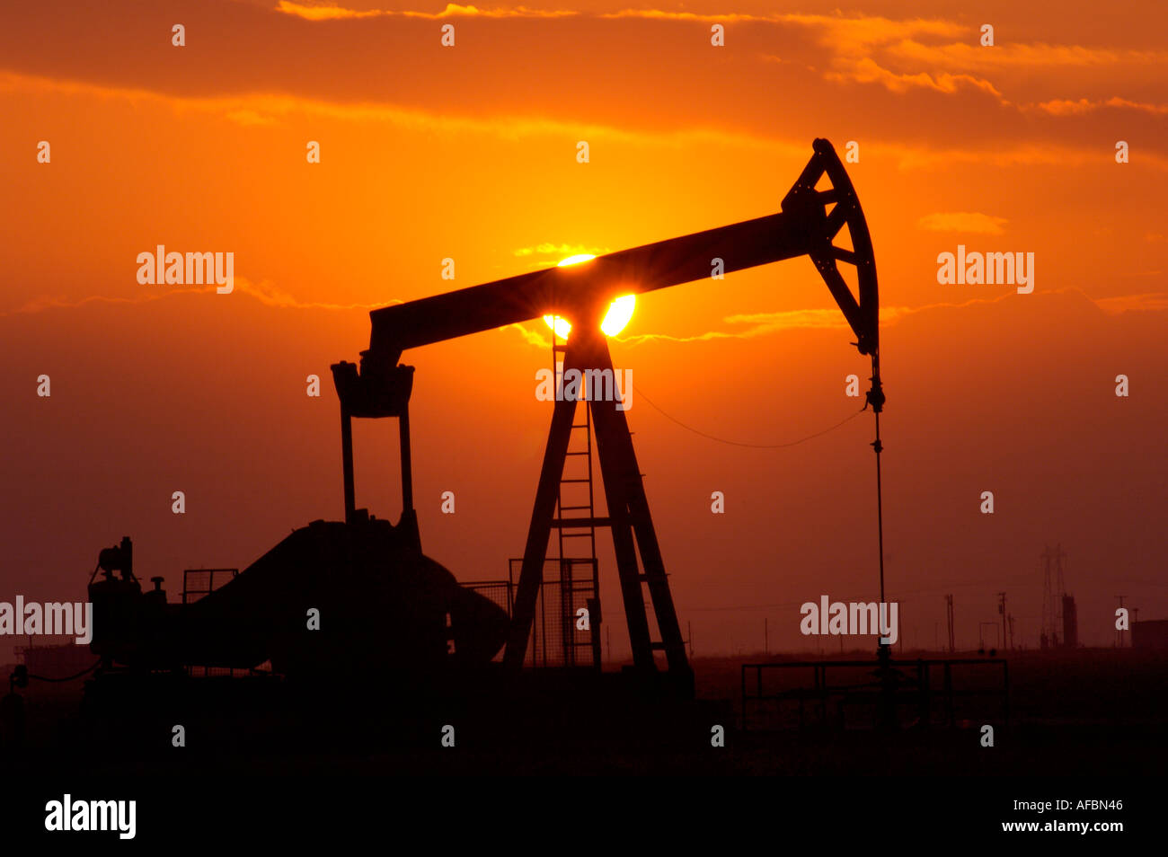 Oil pumping hi-res stock photography and images - Alamy