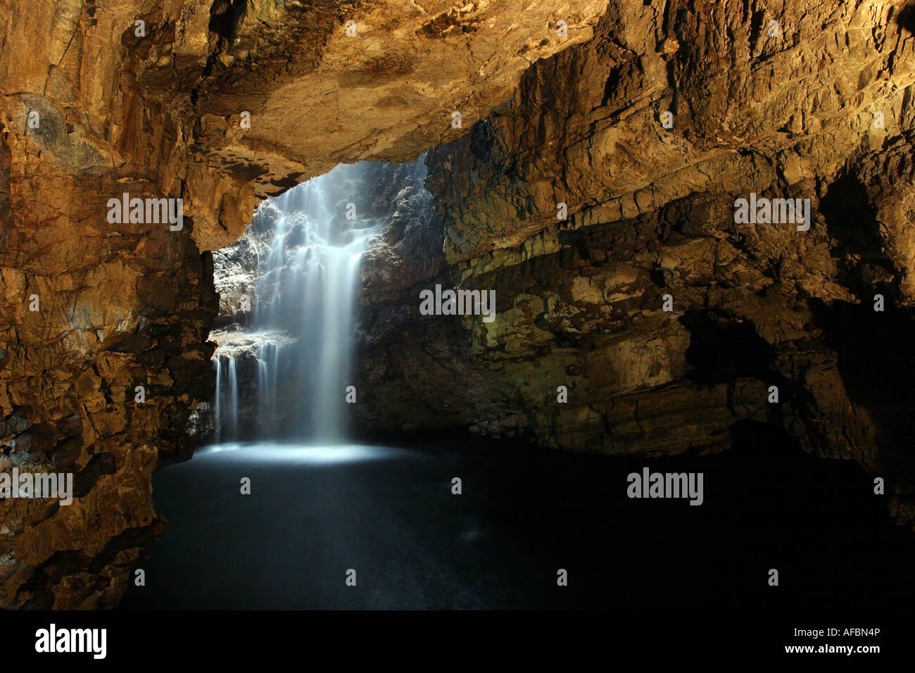 Smoo cave waterfall hi-res stock photography and images - Alamy