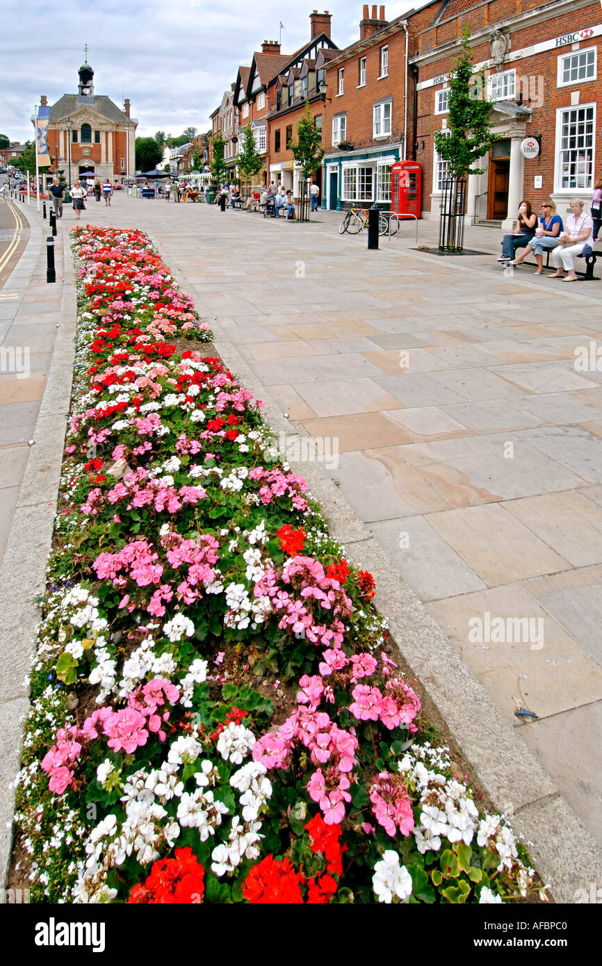 A view along the high street in Henley on Thames, Oxfordshire in ...