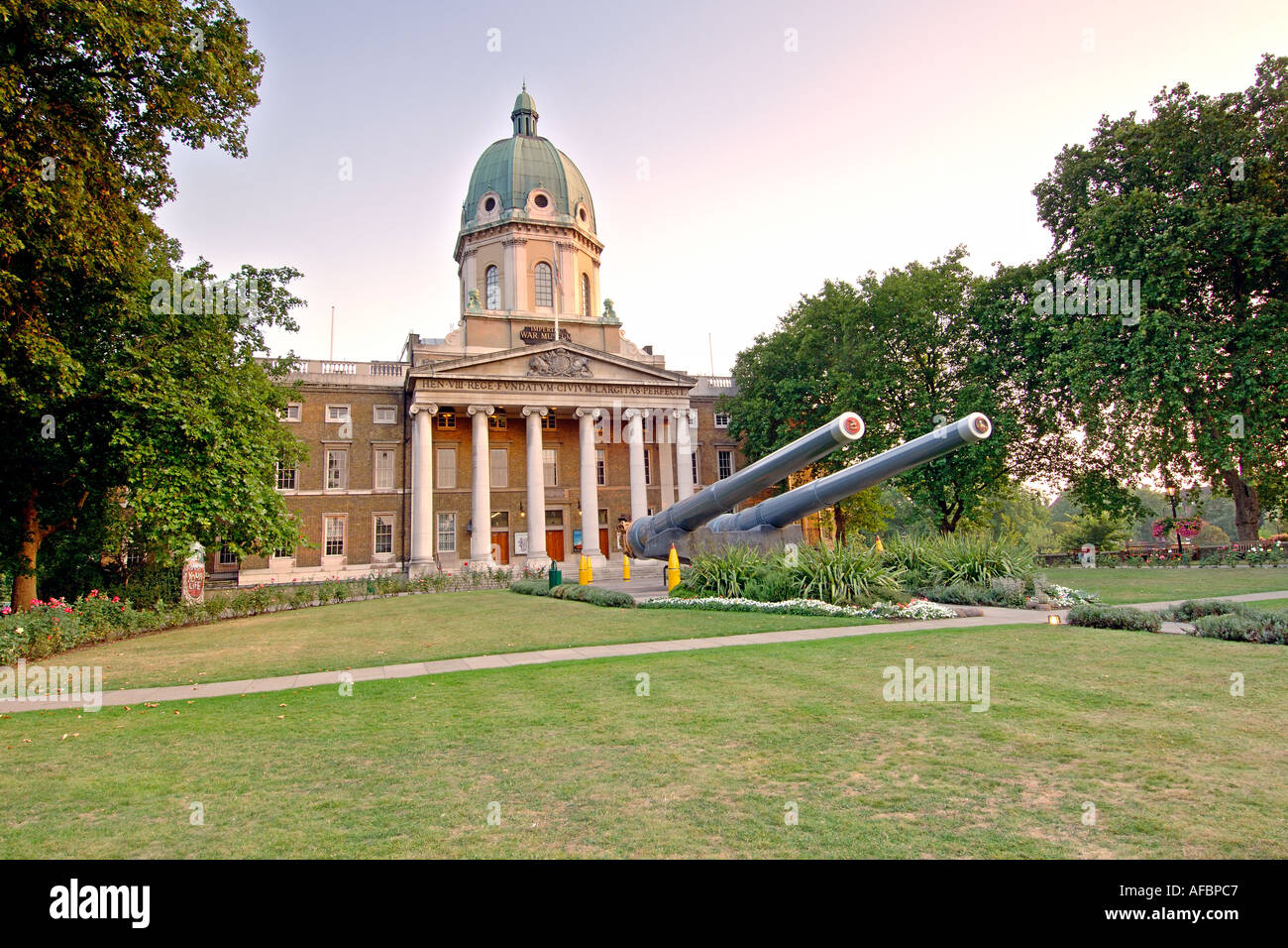 Imperial war museum in london hi-res stock photography and images - Alamy