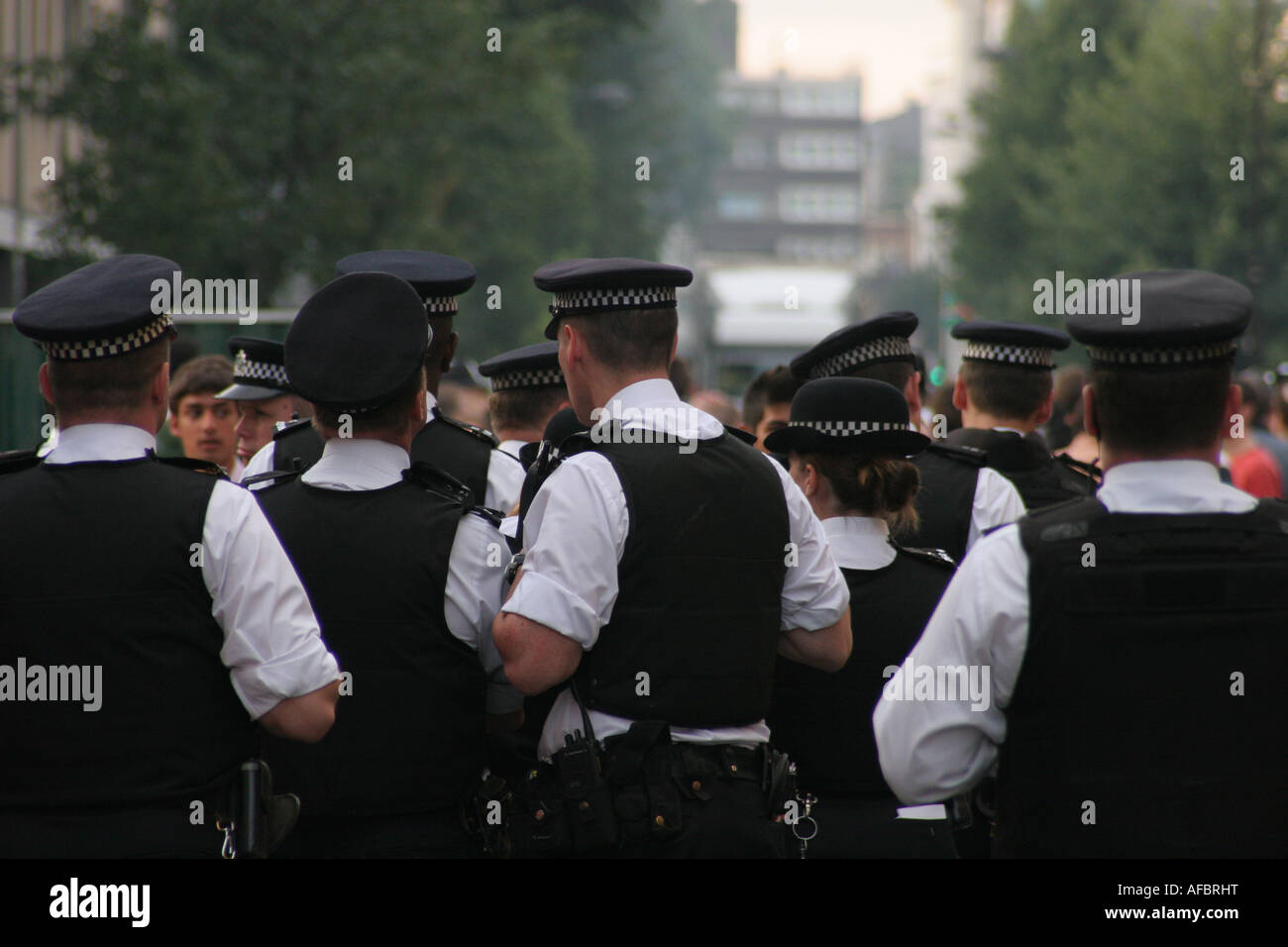 Metropolitan police officers standing hi-res stock photography and ...