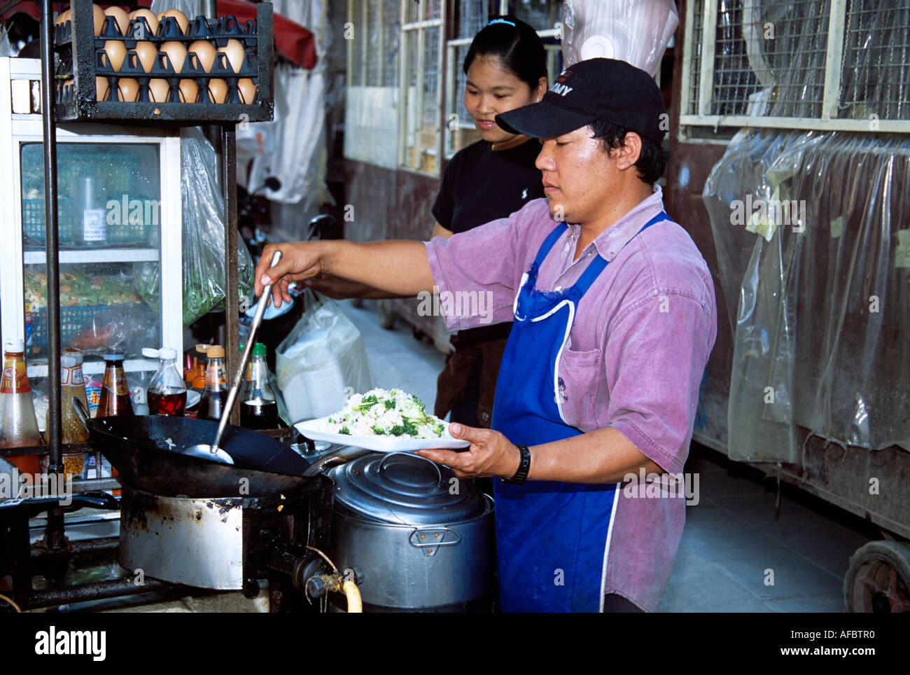 Sidewalk meal thailand hi-res stock photography and images - Alamy