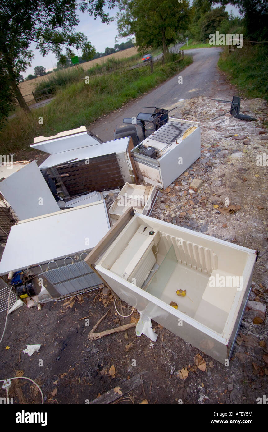 Flytipping fridge High Resolution Stock Photography and Images - Alamy