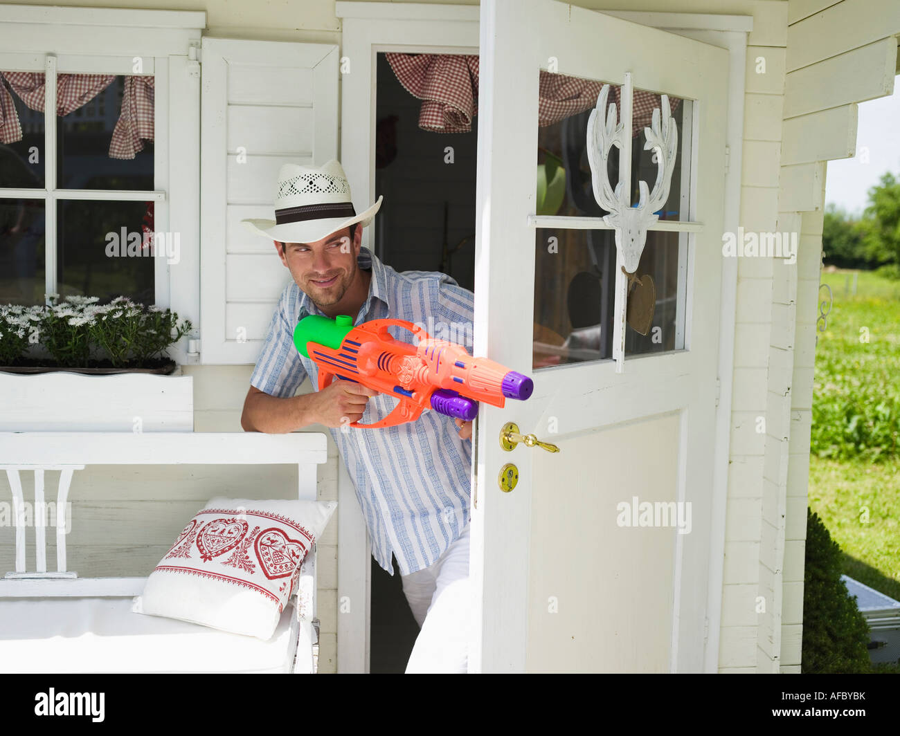 Stand off guns hi-res stock photography and images - Alamy