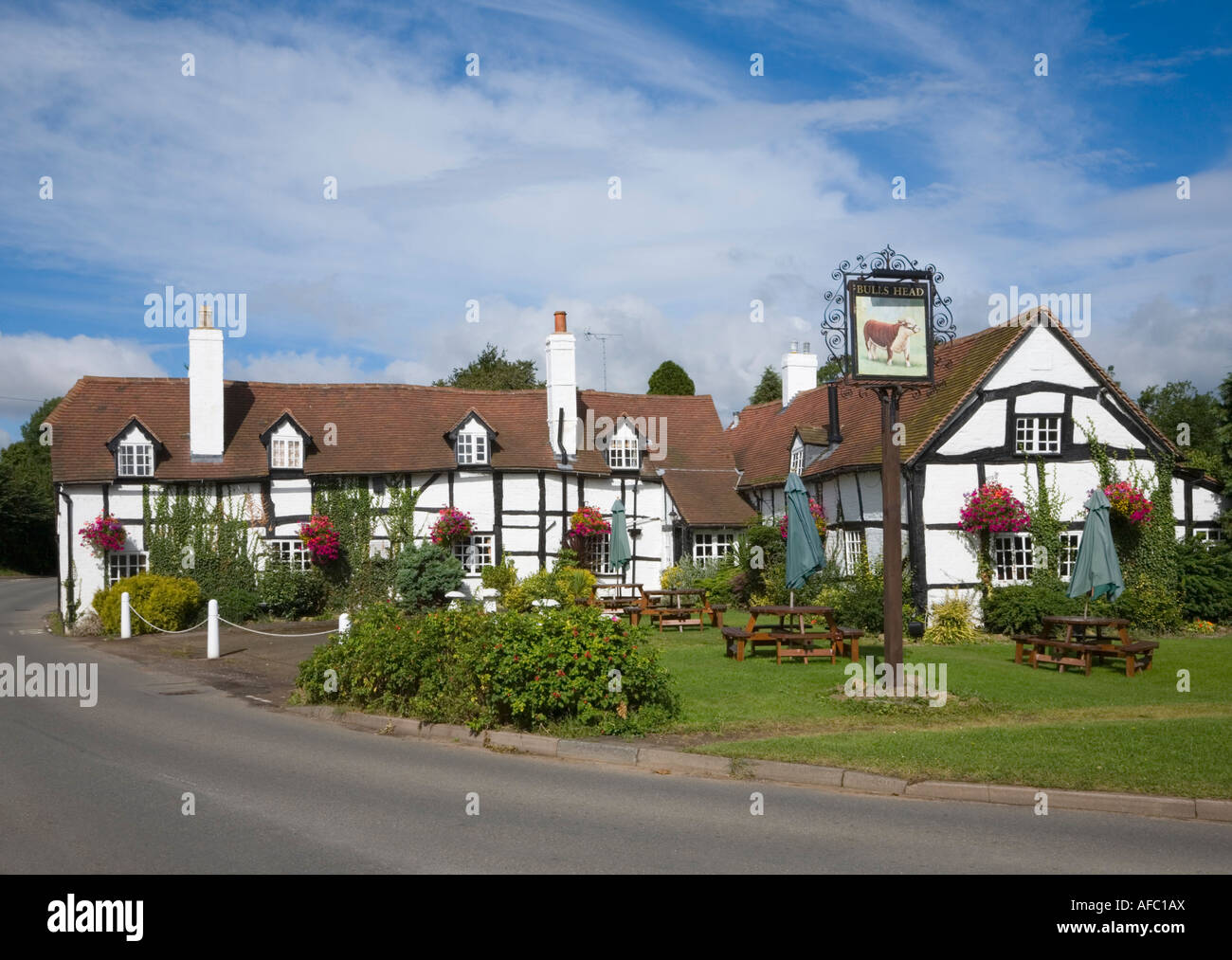 The Bull s Head in Wootton Wawen Warwickshire England Stock Photo - Alamy