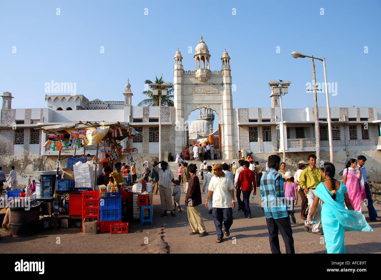Entrance to the Haji Ali Dargah mosque in Mumbai, India Stock Photo - Alamy