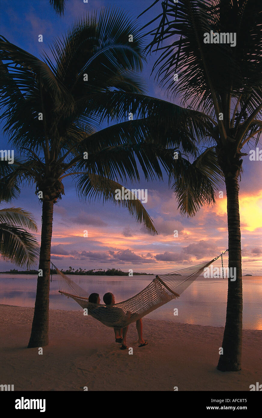 Couple sitting in hammock sunset hi-res stock photography and images ...