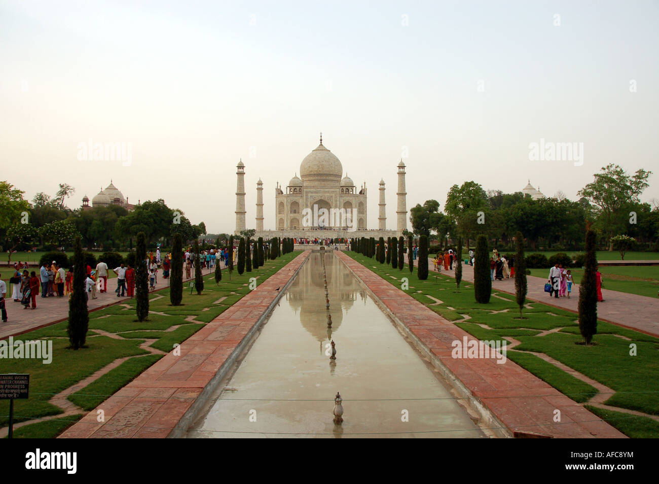 Classic taj mahal view hi-res stock photography and images - Alamy