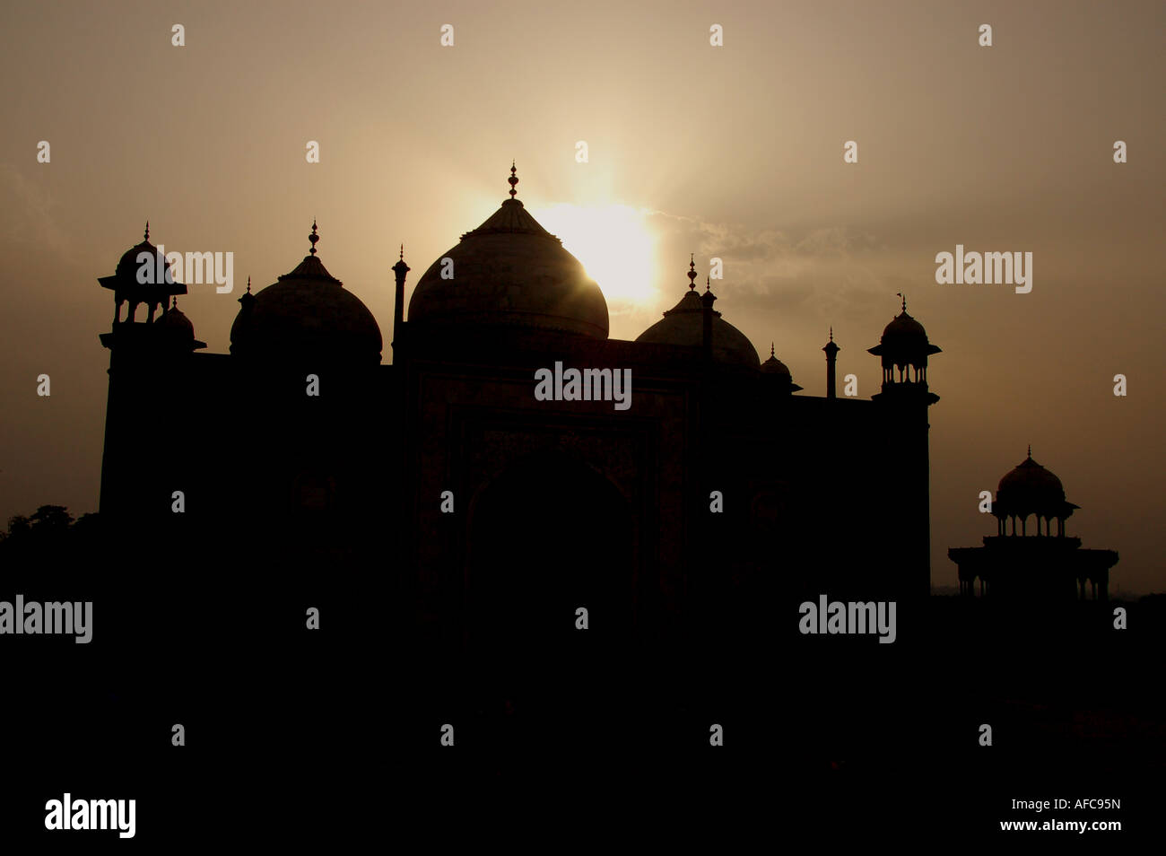 Mosque at the Taj Mahal at sunset, India Stock Photo - Alamy
