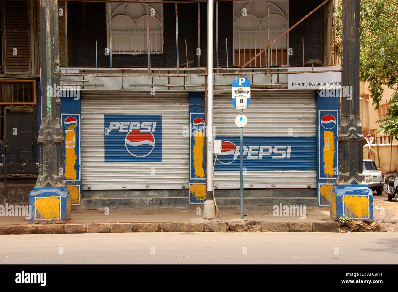 Pepsi logo painted onto shop shutters in Mumbai, India Stock Photo - Alamy
