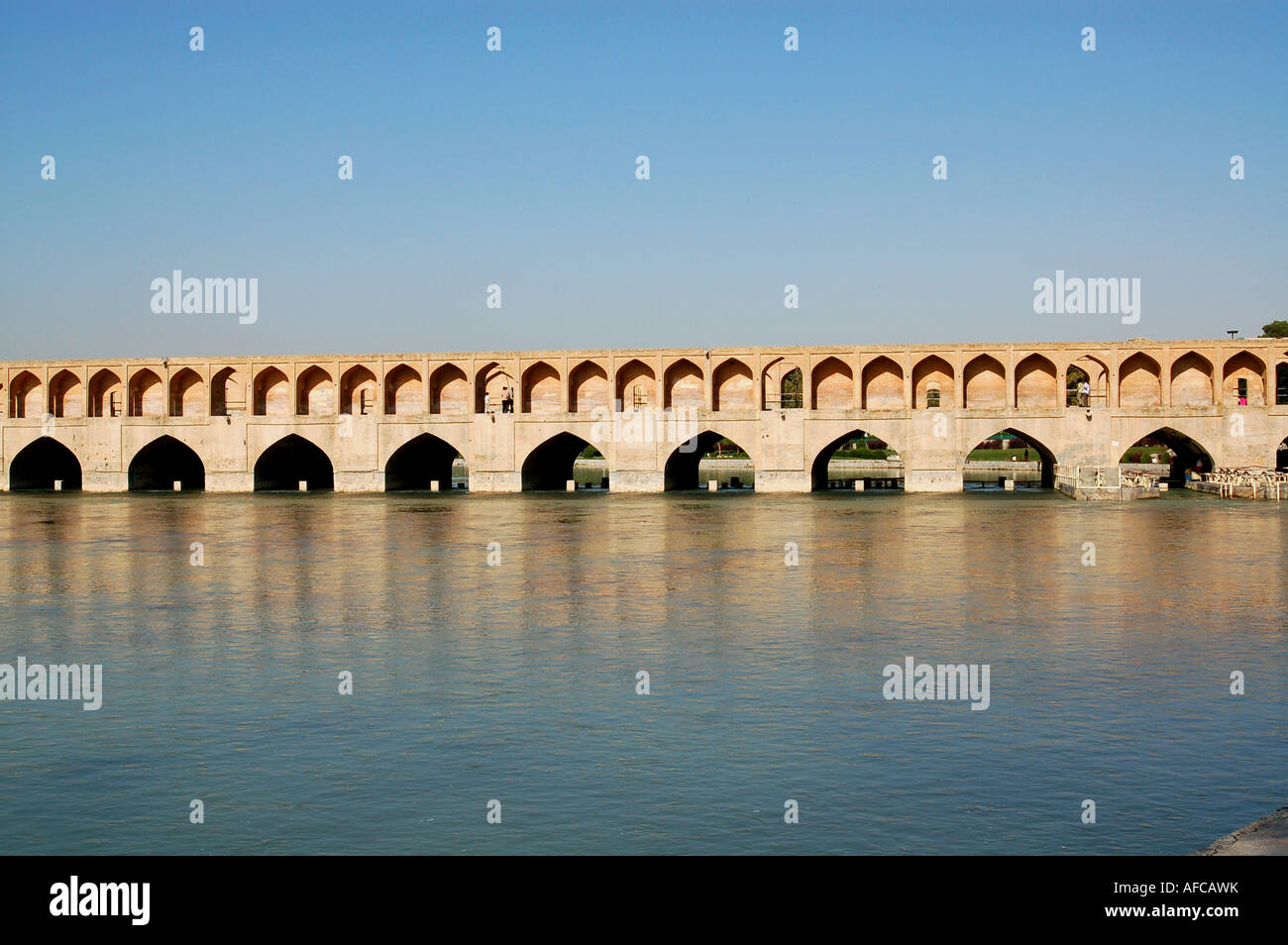 Si-o-se Bridge, also known as Bridge of 33 Arches, in Isfahan, Iran ...