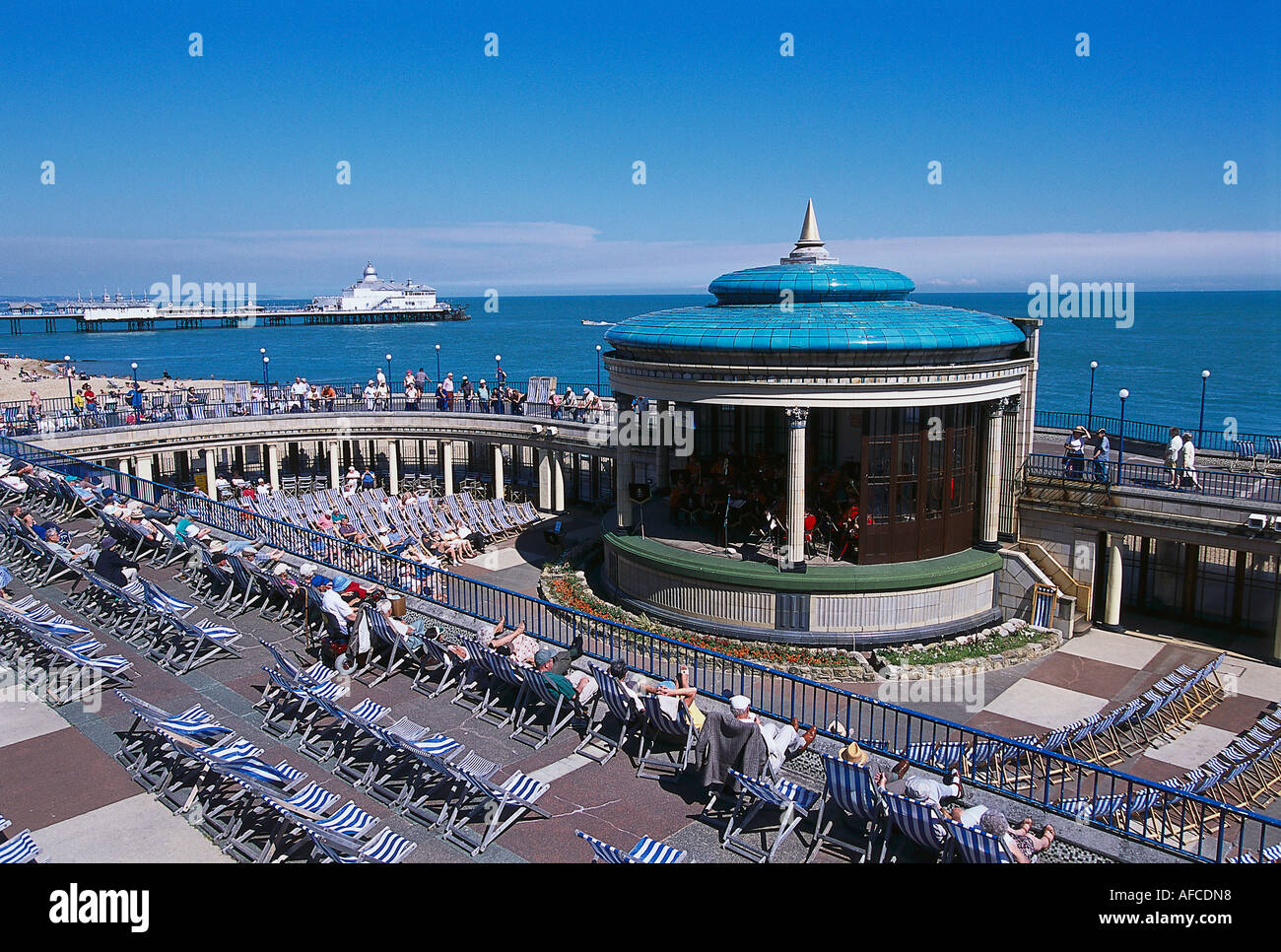 Parade deck hi-res stock photography and images - Alamy