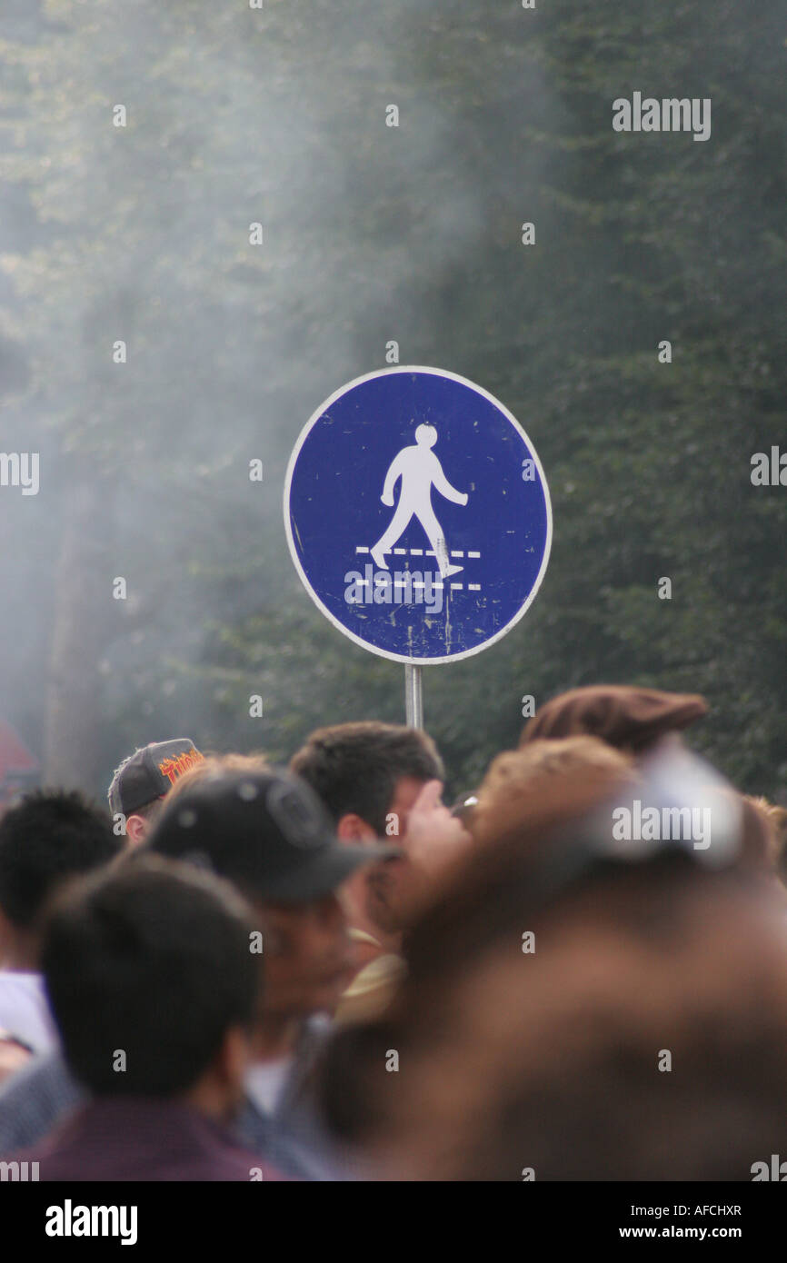 Walking sign sticking out from the crowds Stock Photo - Alamy