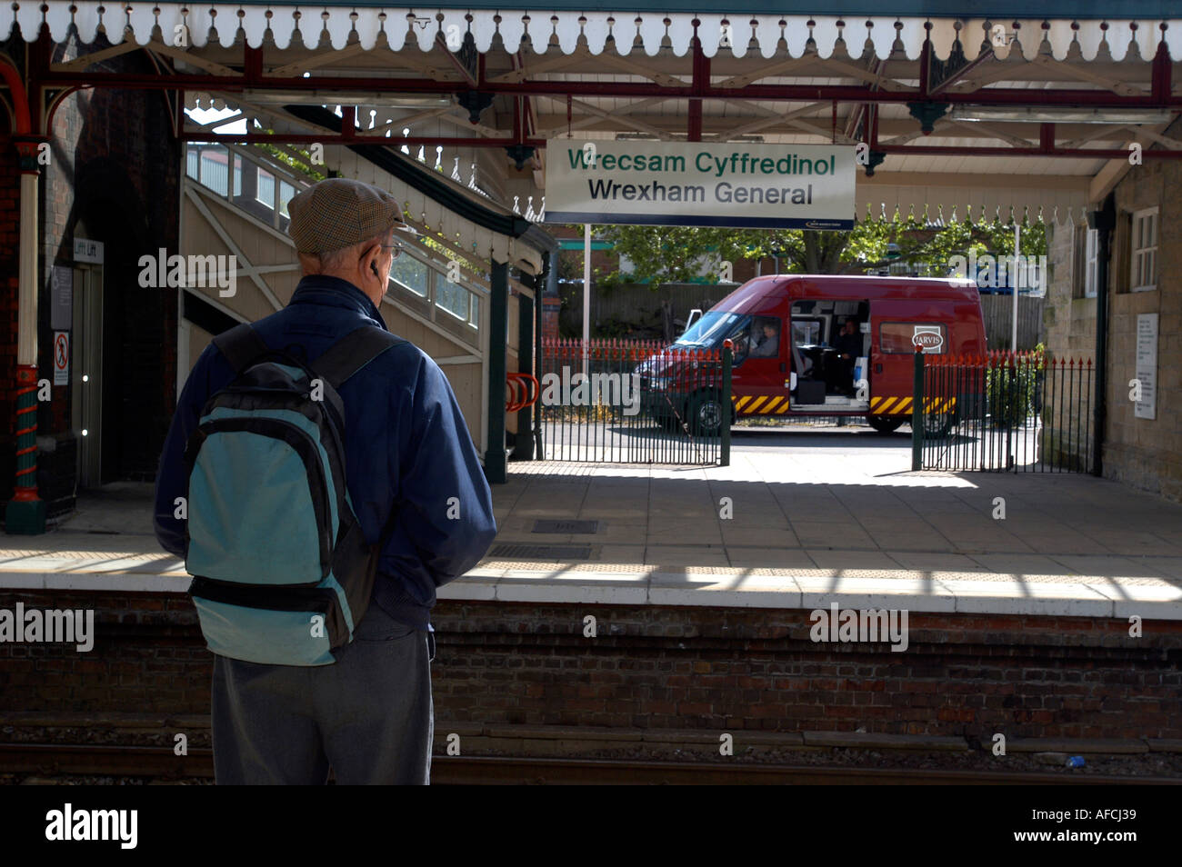 Wrexham train station hi-res stock photography and images - Alamy