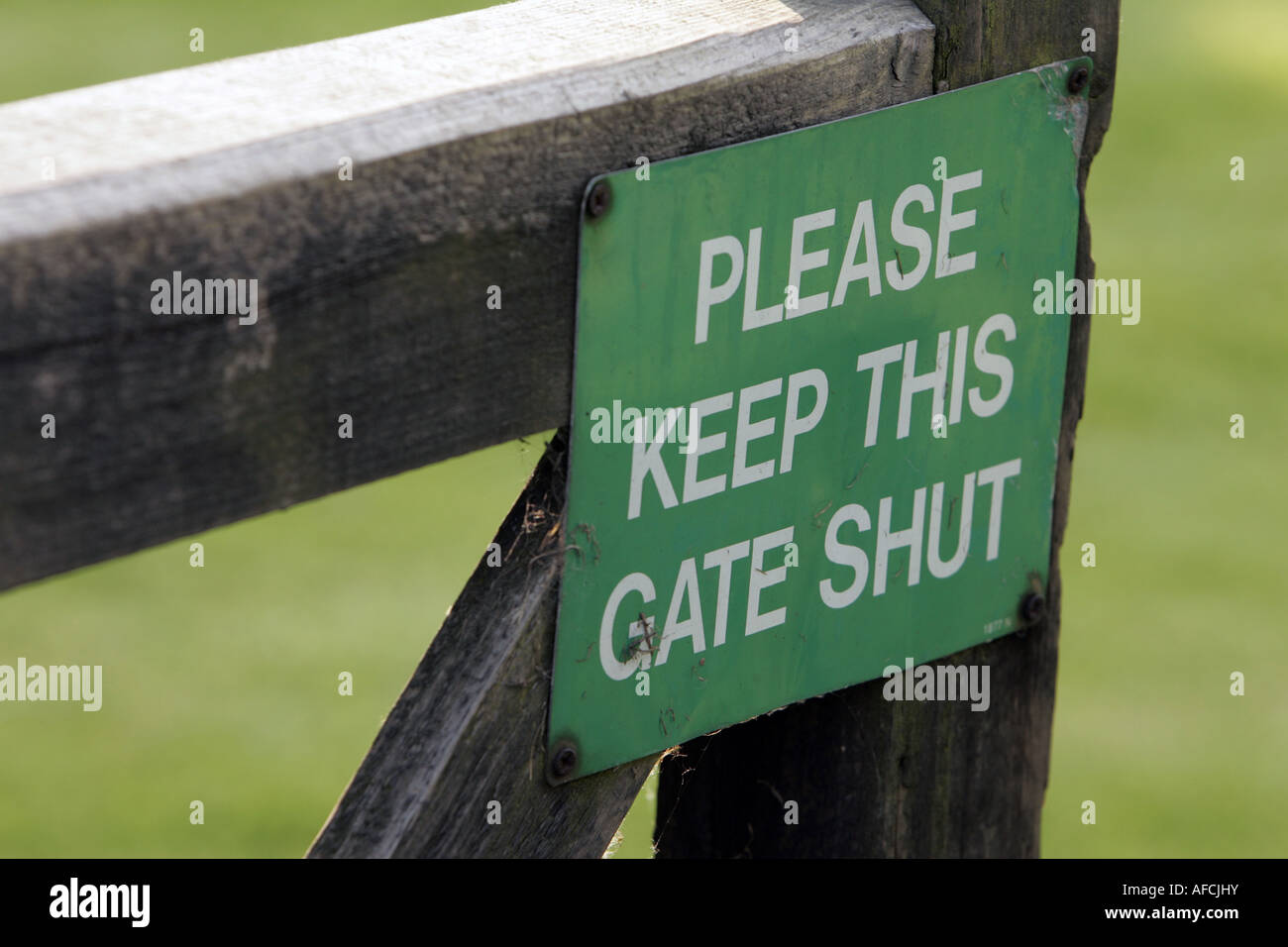 please keep this gate shut Stock Photo - Alamy