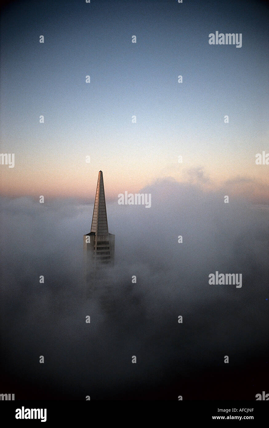 Transamerica pyramid top hi-res stock photography and images - Alamy