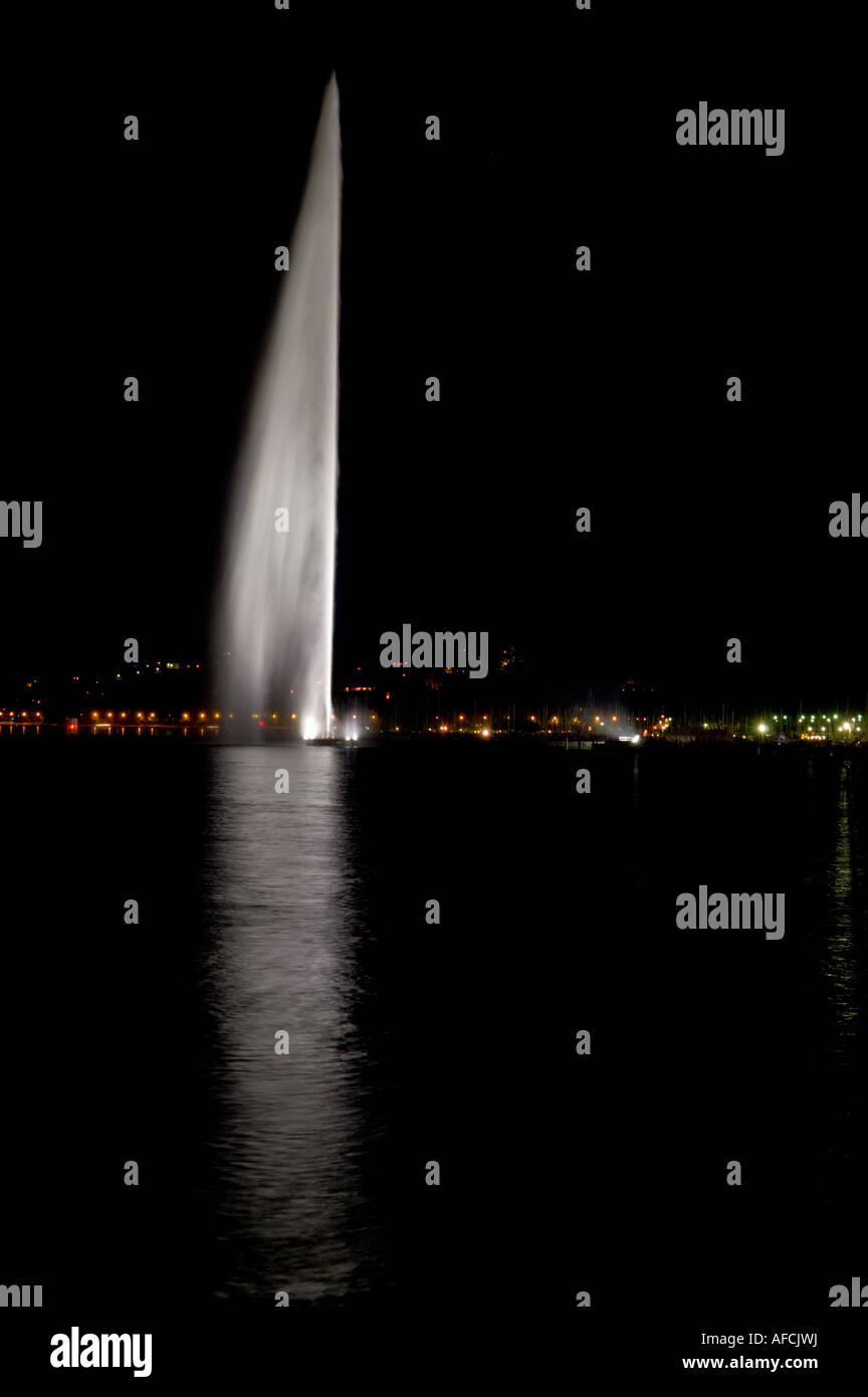 Jet d'Eau fountain in Geneve at night Stock Photo - Alamy