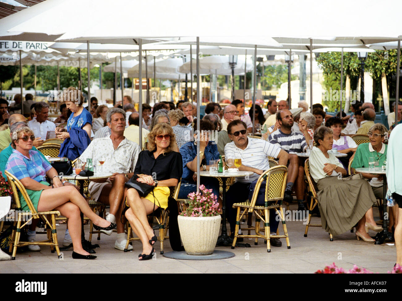 PEOPLE IN CAFE BY HARBOUR MONTE CARLO MONACO Stock Photo - Alamy