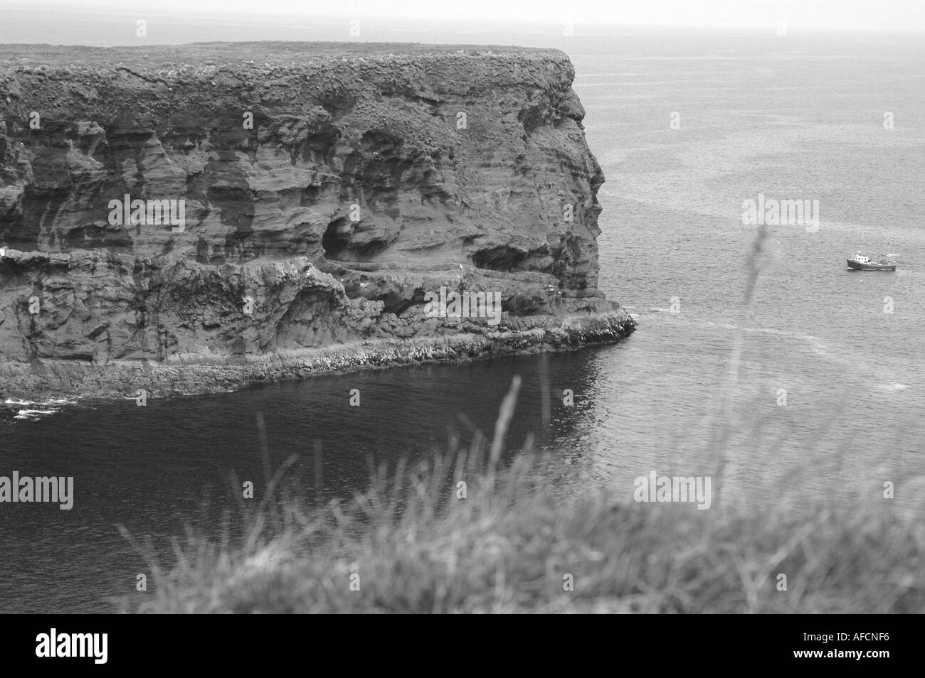 Cliffs of moher ireland Black and White Stock Photos & Images - Alamy