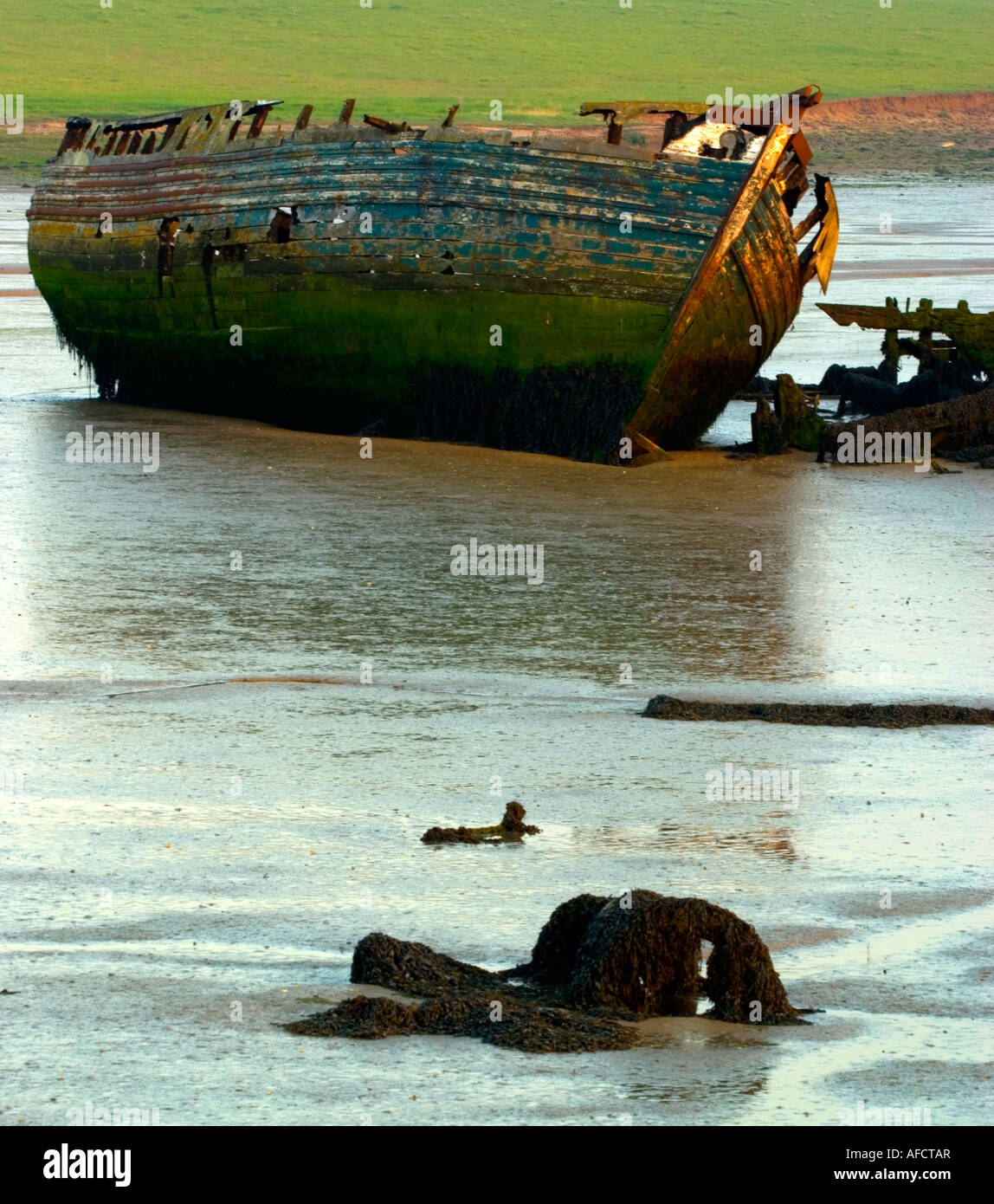 Abandoned barge in the Medway Stock Photo - Alamy