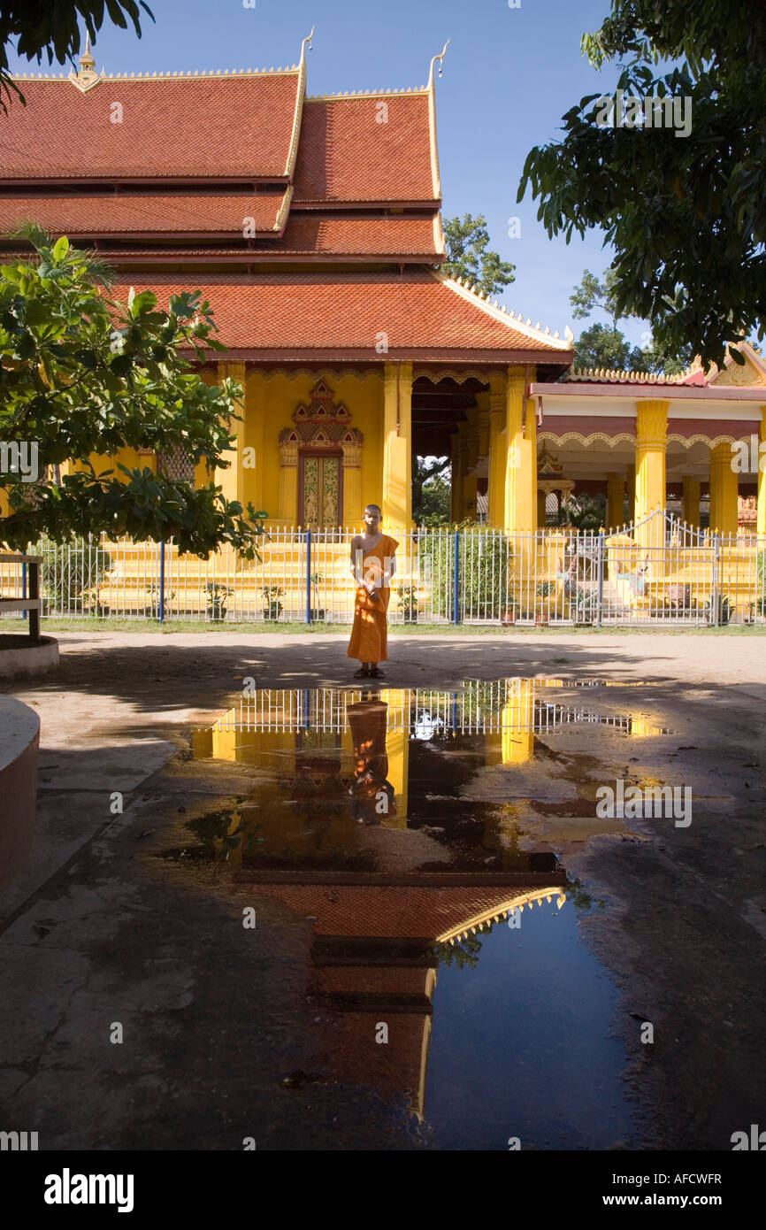 Buddhist monk at Wat Mixay, Vientiane, Laos Stock Photo - Alamy