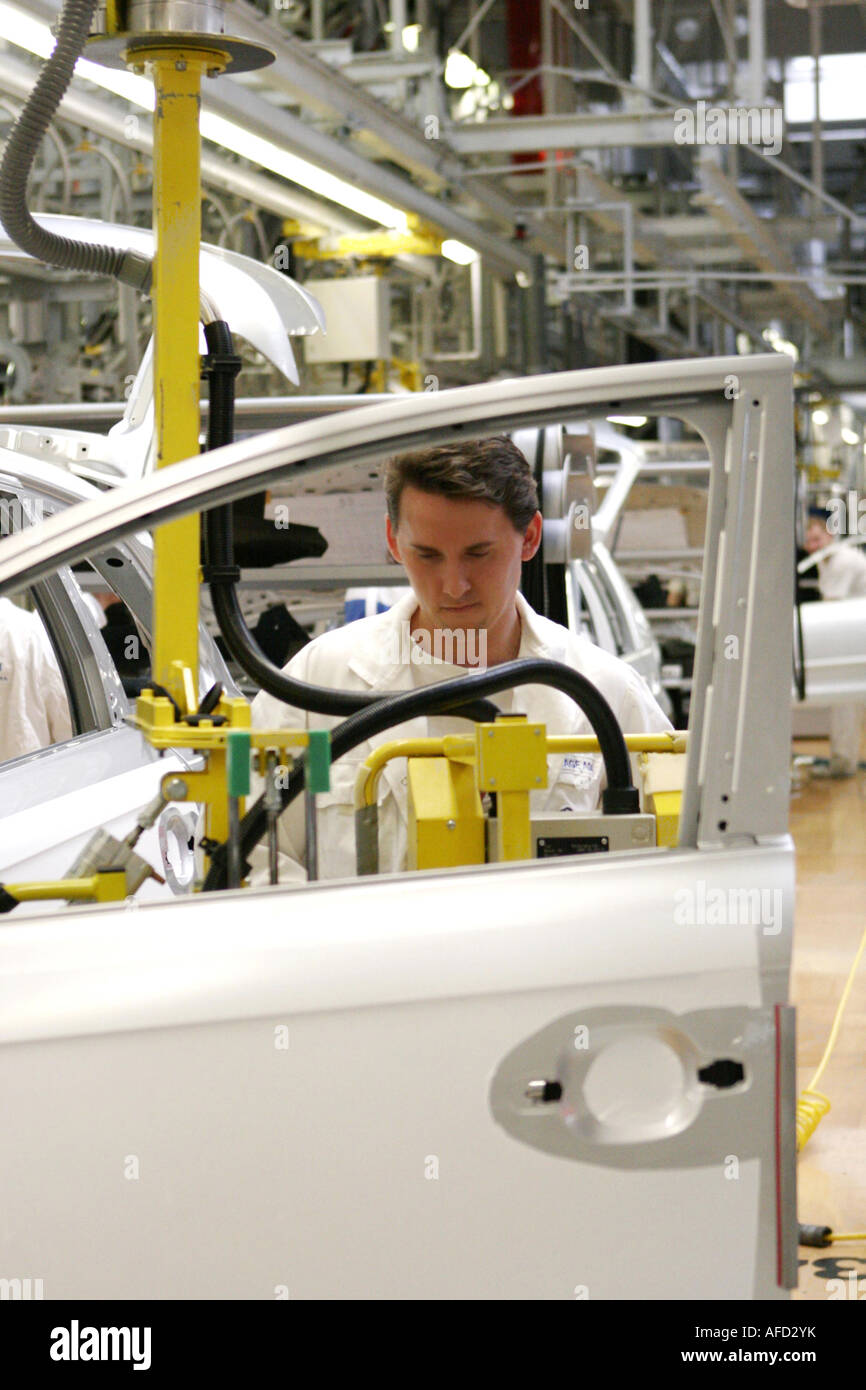 Automotive industry Car production Stock Photo - Alamy