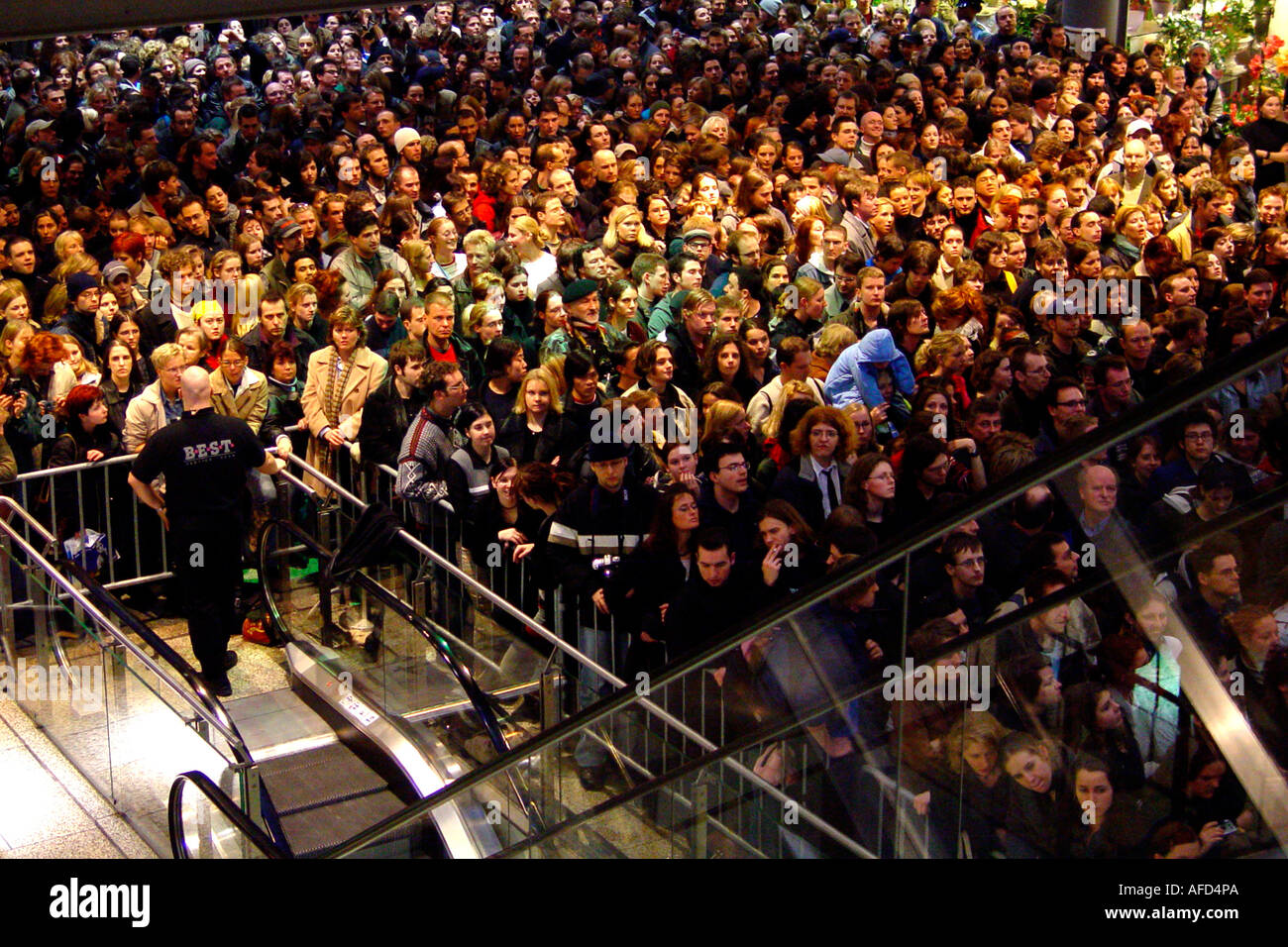 Berlin germany crowd hi-res stock photography and images - Alamy