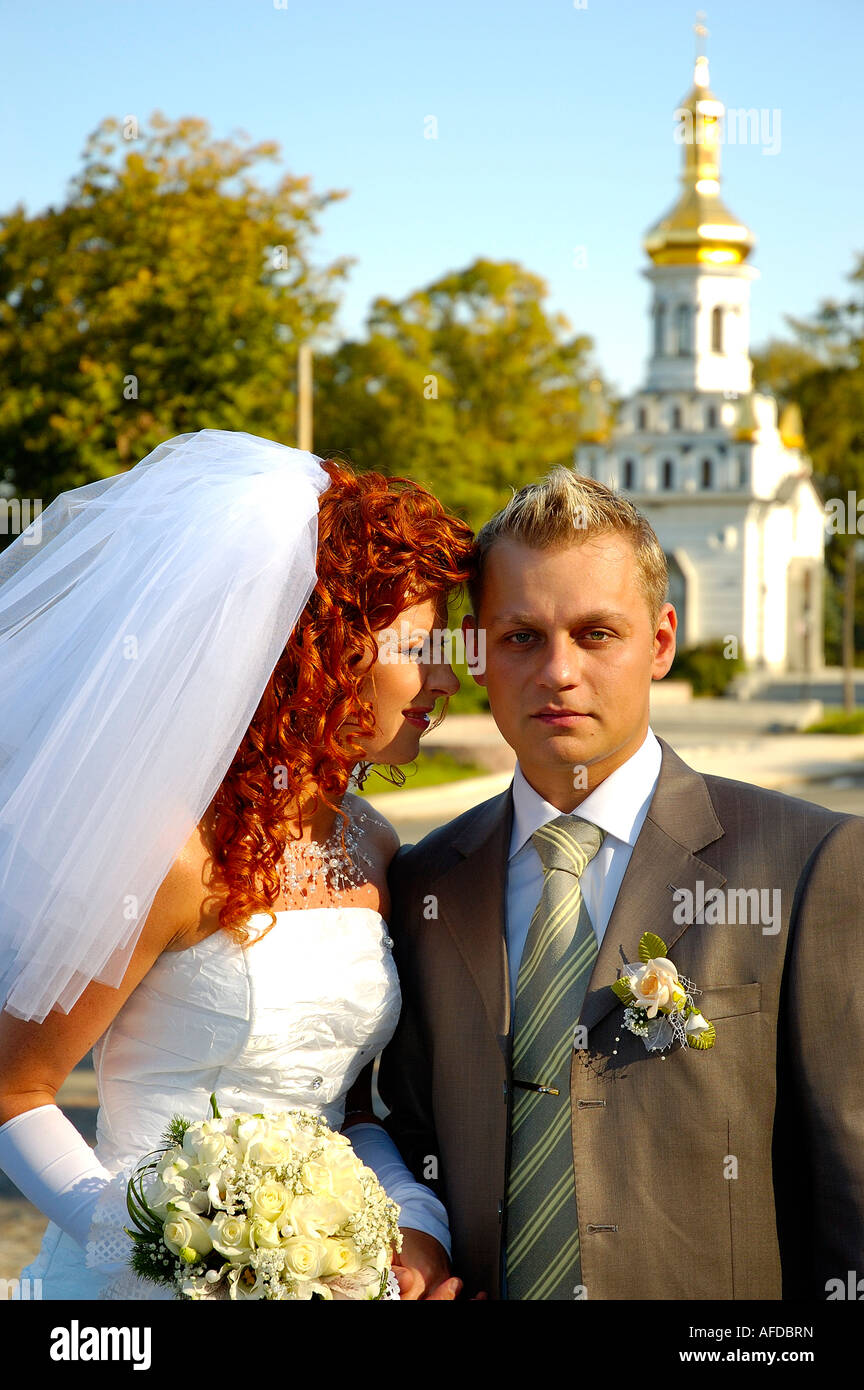 Happy newlywed pair kissing in hi-res stock photography and images - Alamy