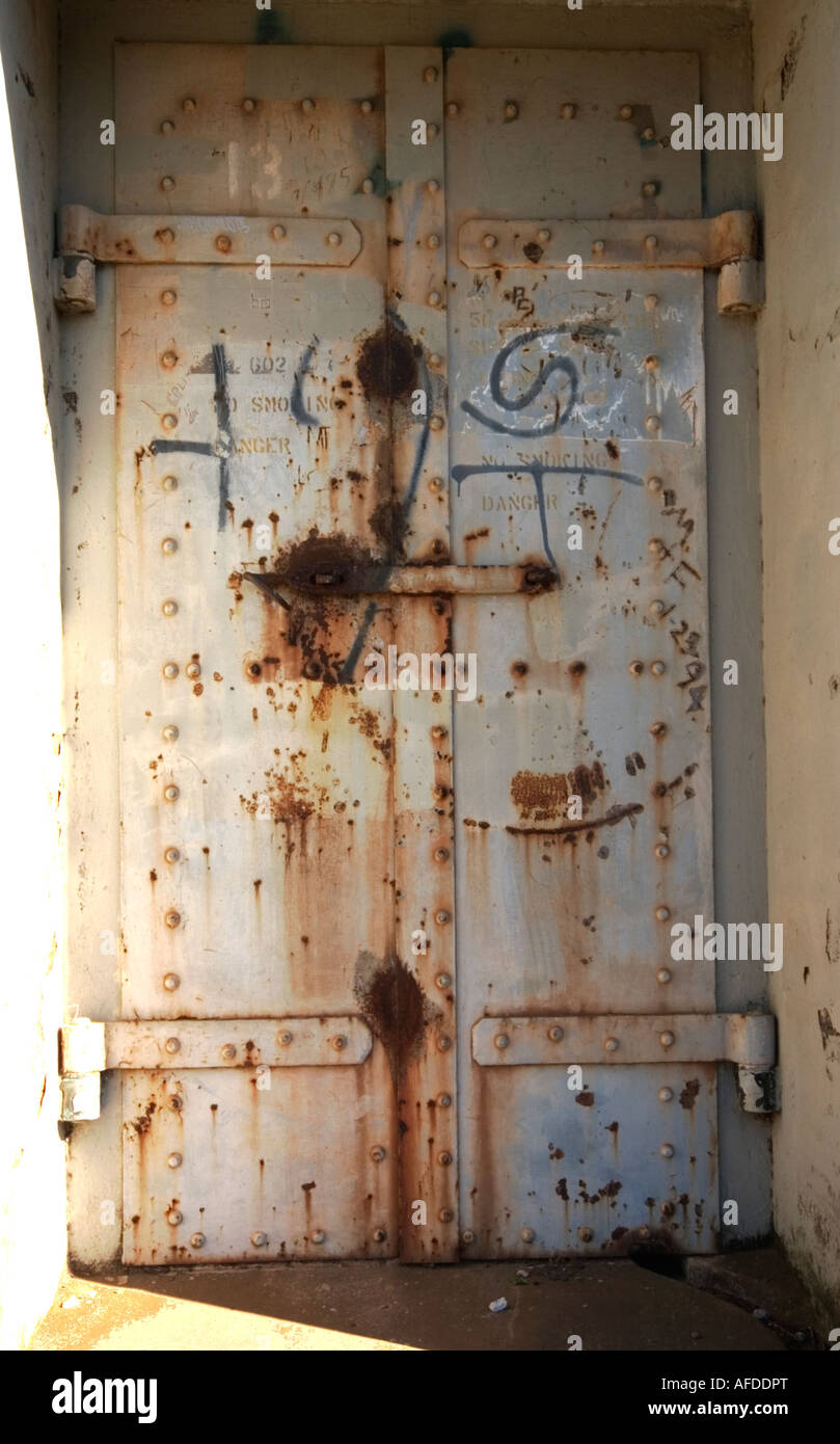 Metal door with rust Stock Photo - Alamy