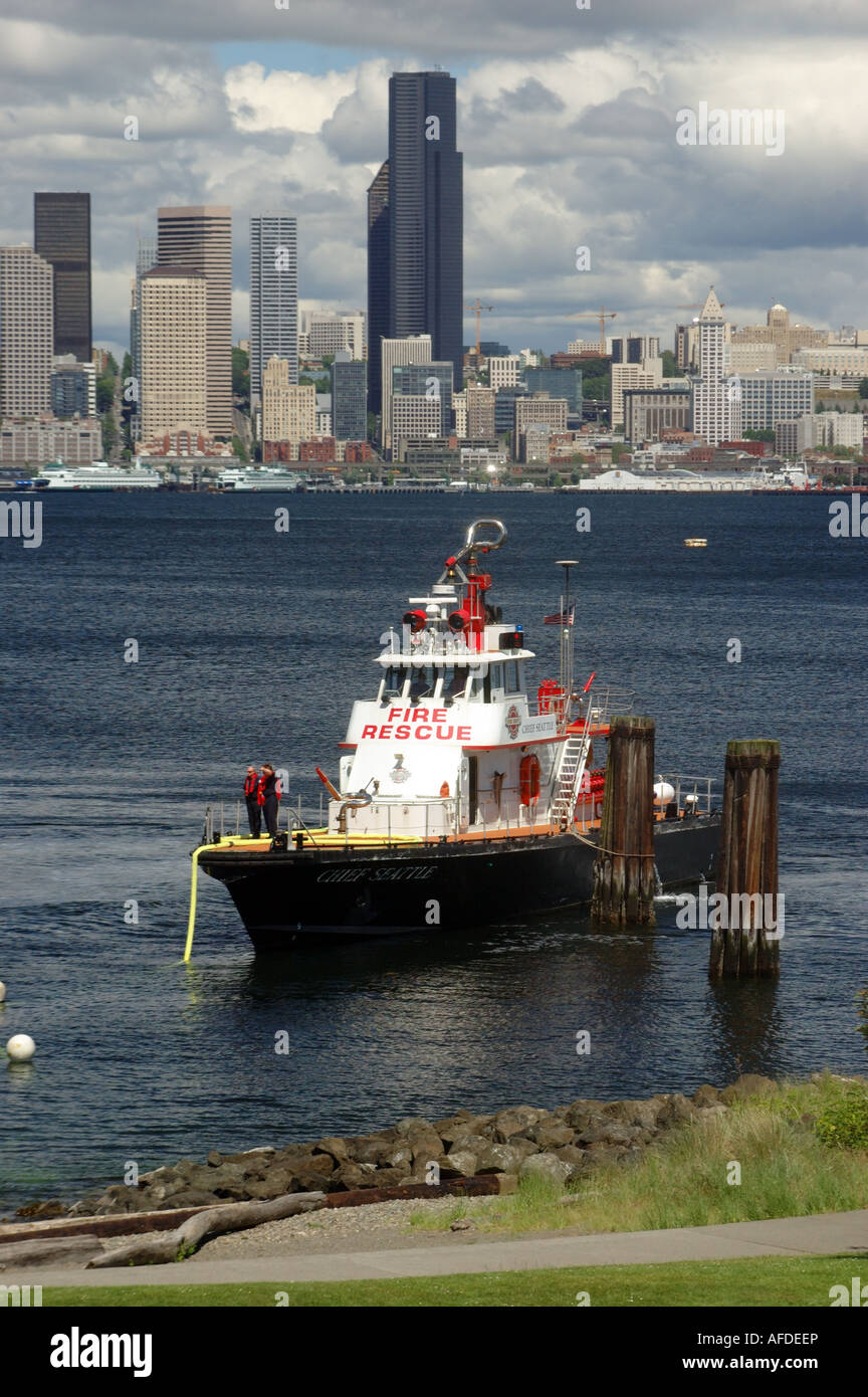 Fire rescue boat hi-res stock photography and images - Alamy
