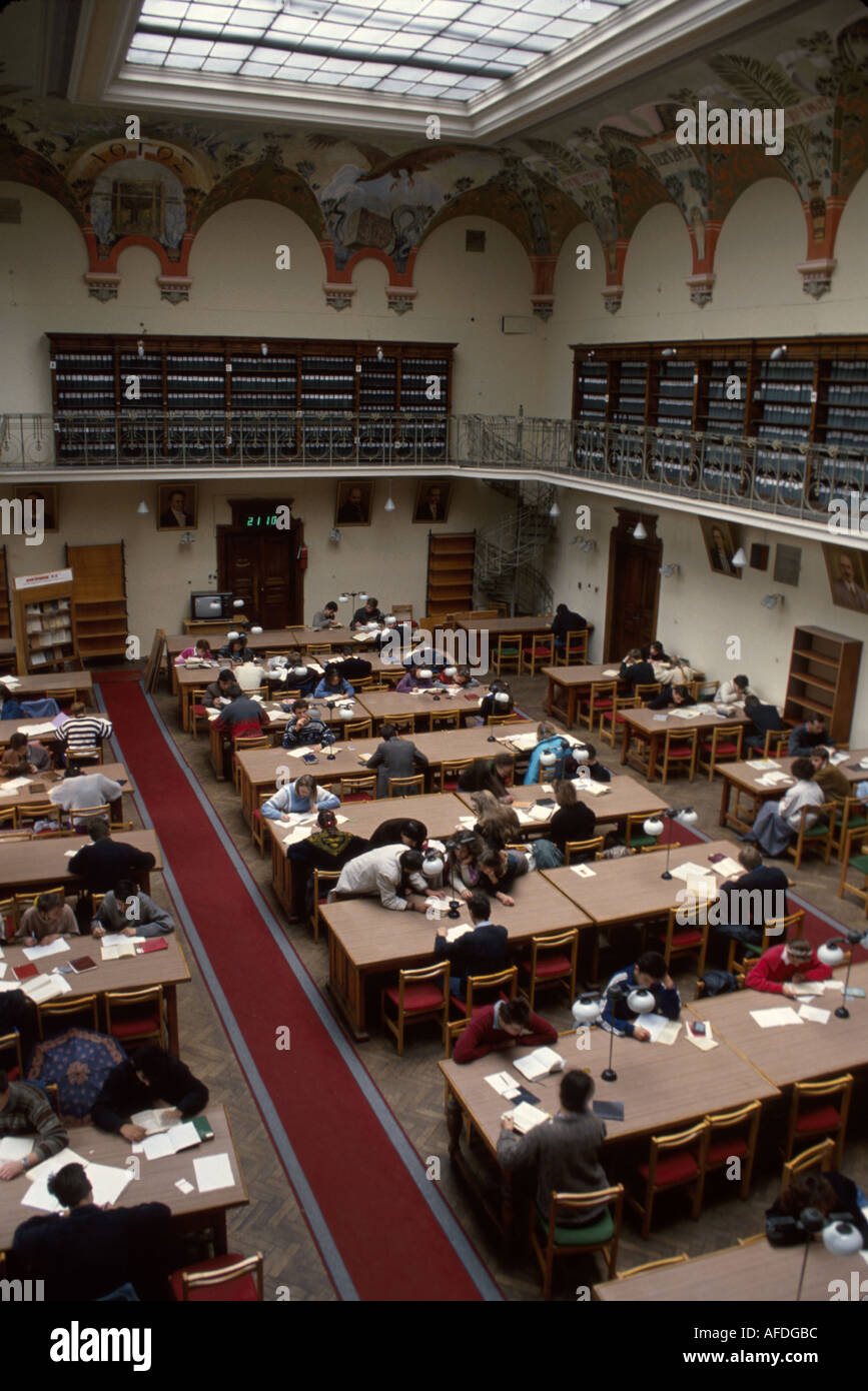 Reading university student union hi-res stock photography and images ...