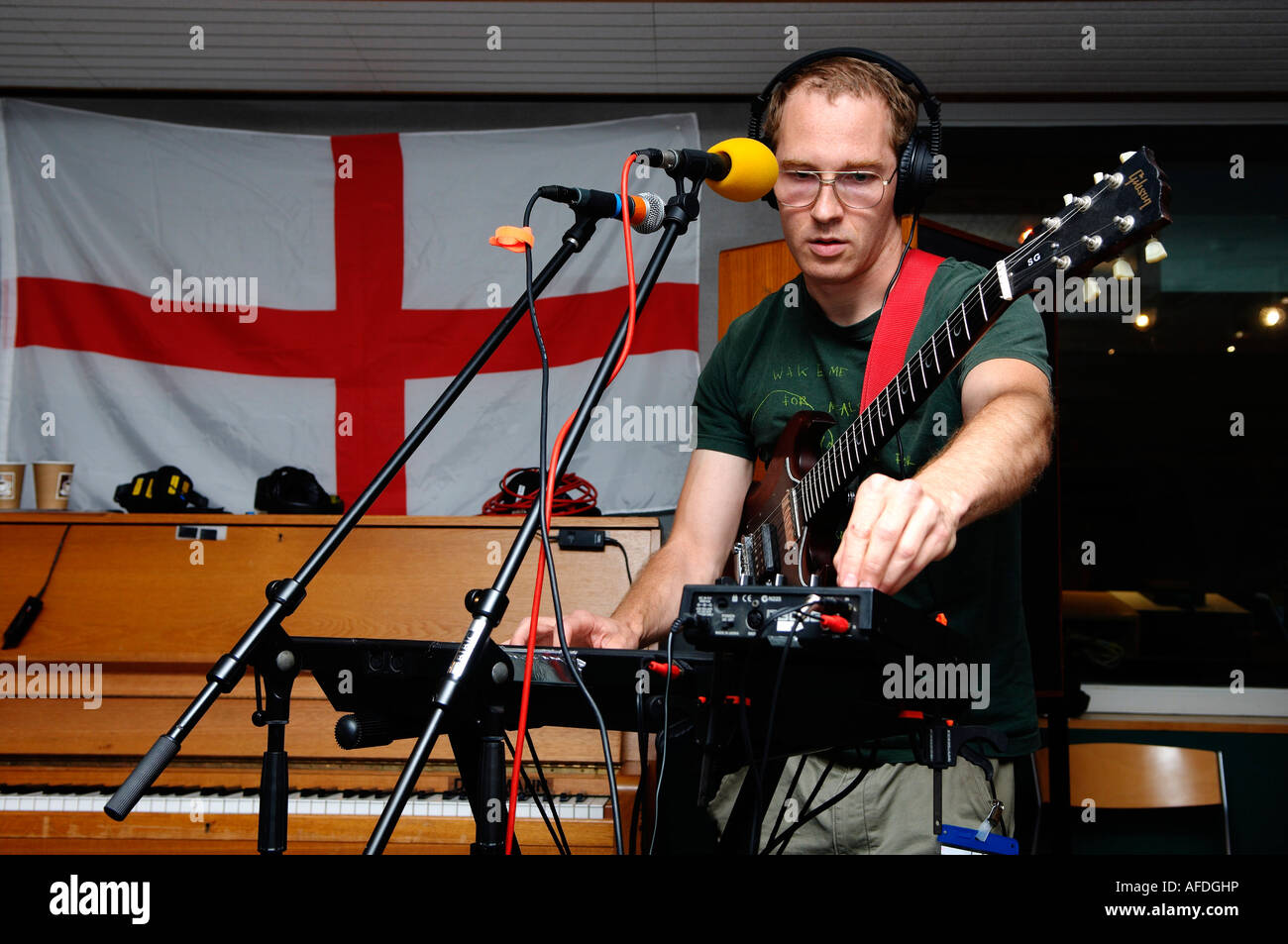 Caribou playing on the Mark Radcliffe Stuart Marconi show live on BBC ...