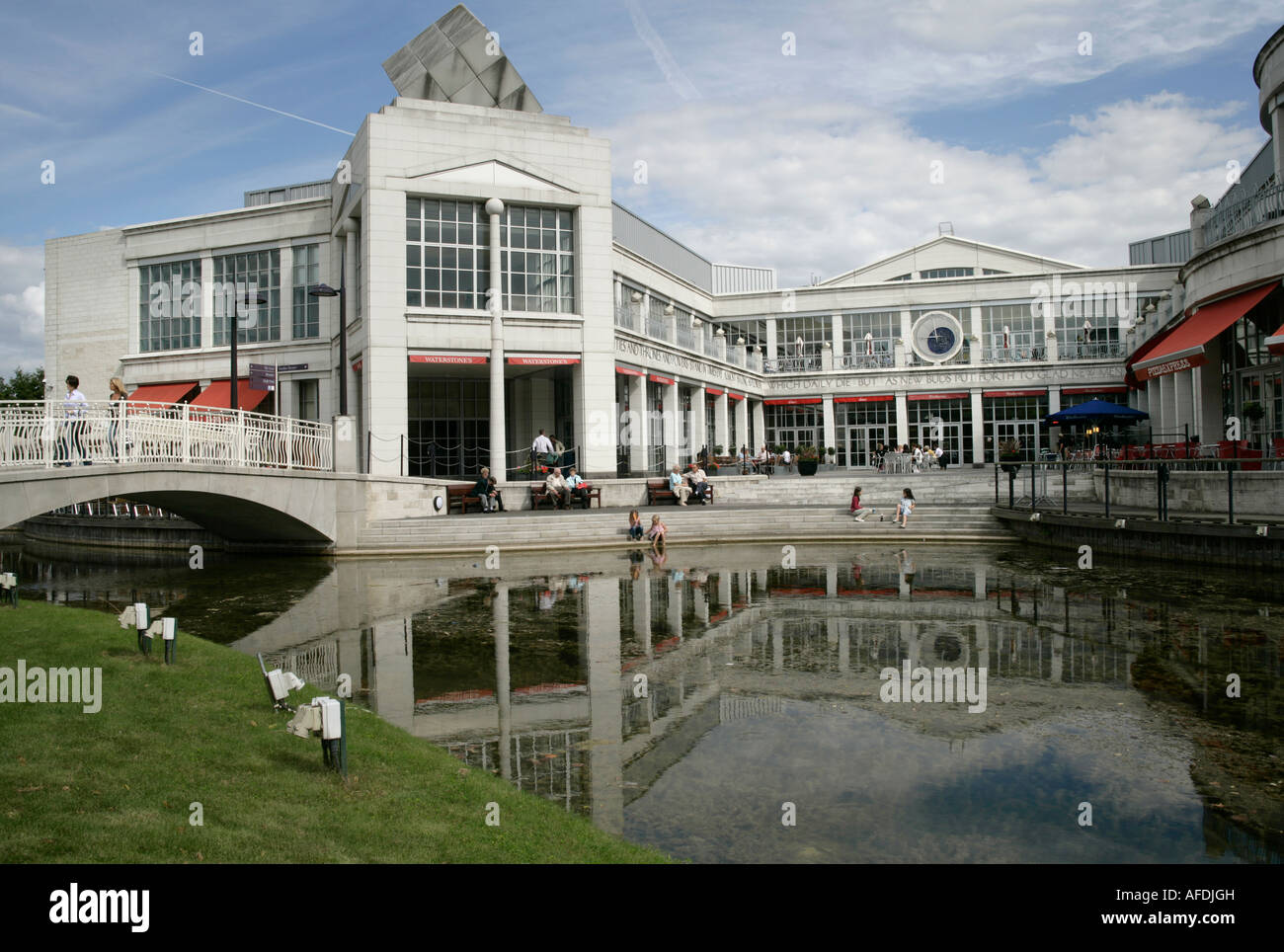 Artificial lake and landscaped gardens outside the Food Court Bluewater ...