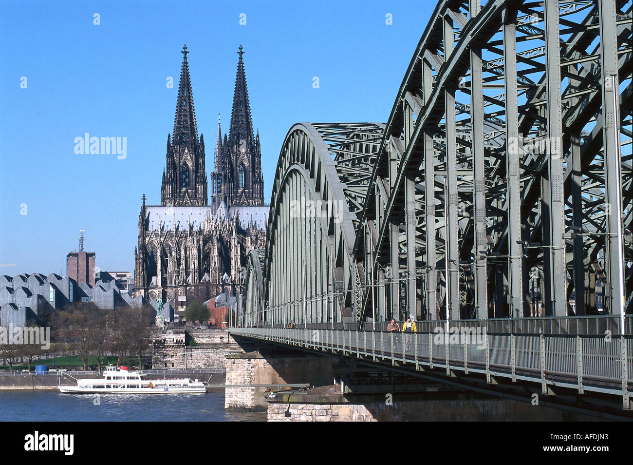 Cologne cathedral bridge and rhin hi-res stock photography and images ...