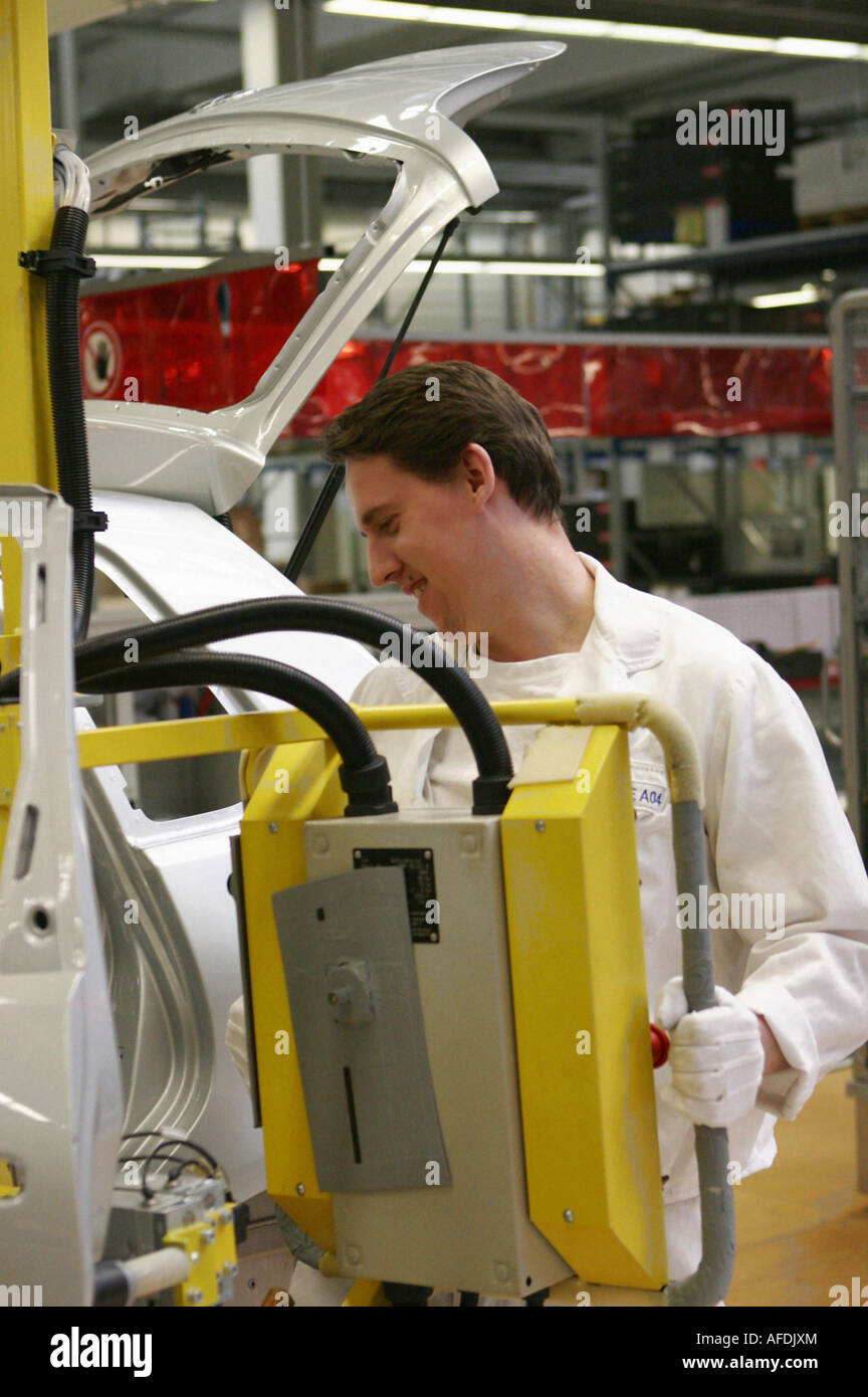 Automotive industry Car production Stock Photo - Alamy