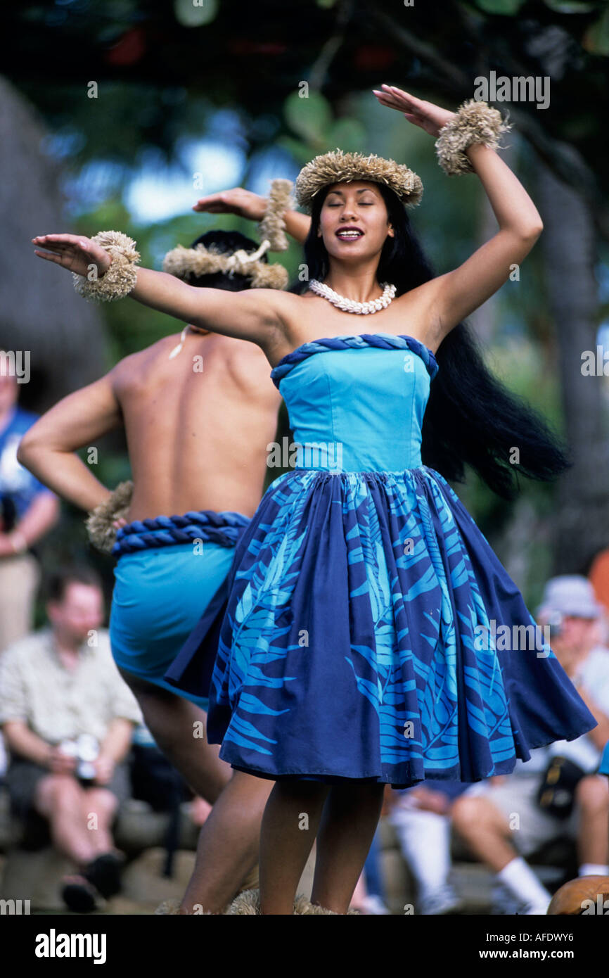 Polynesian Dance Performance, Polynesian Cultural Center, Laie, Oahu ...