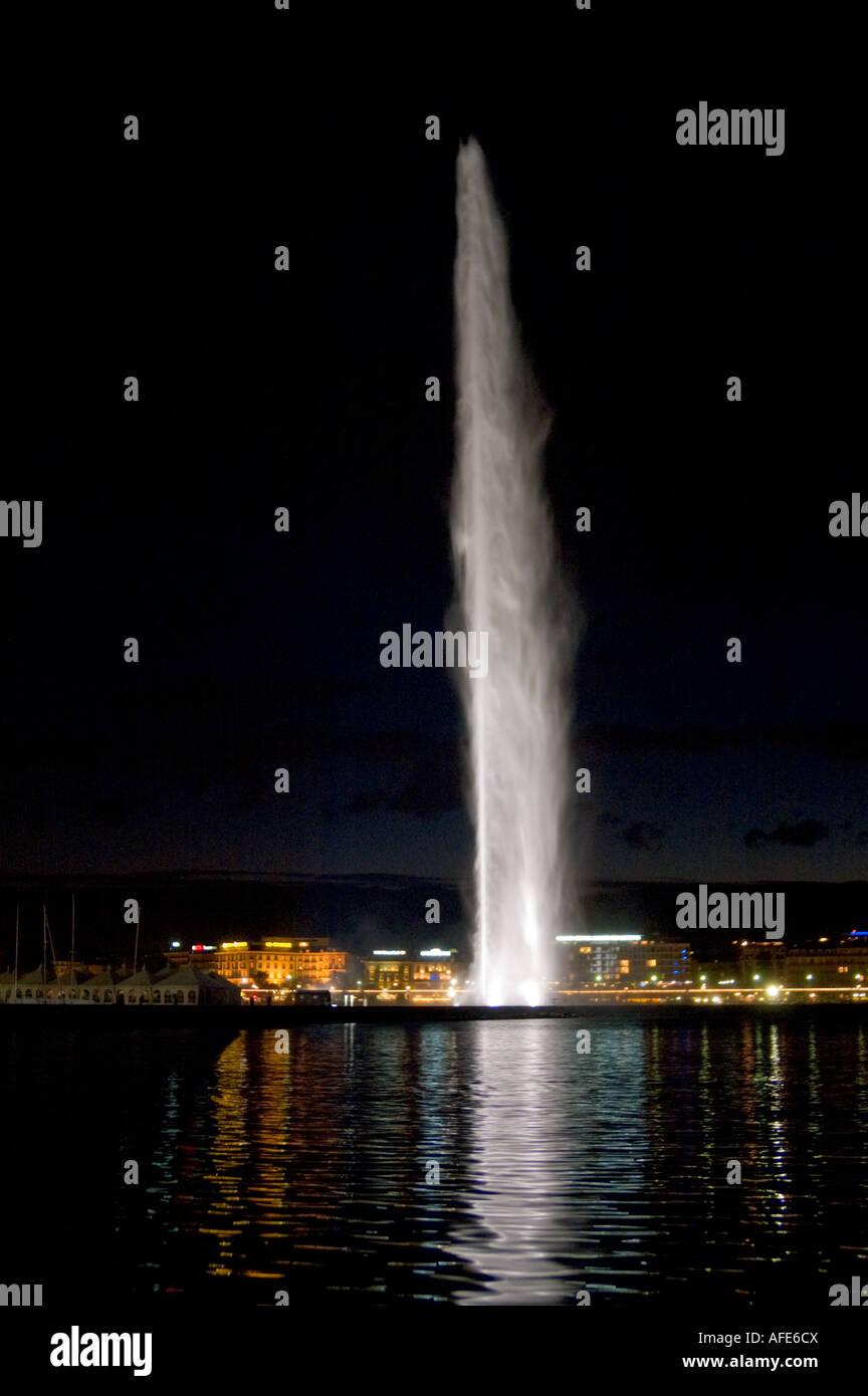 Jet d'Eau fountain in Geneve at night Stock Photo - Alamy