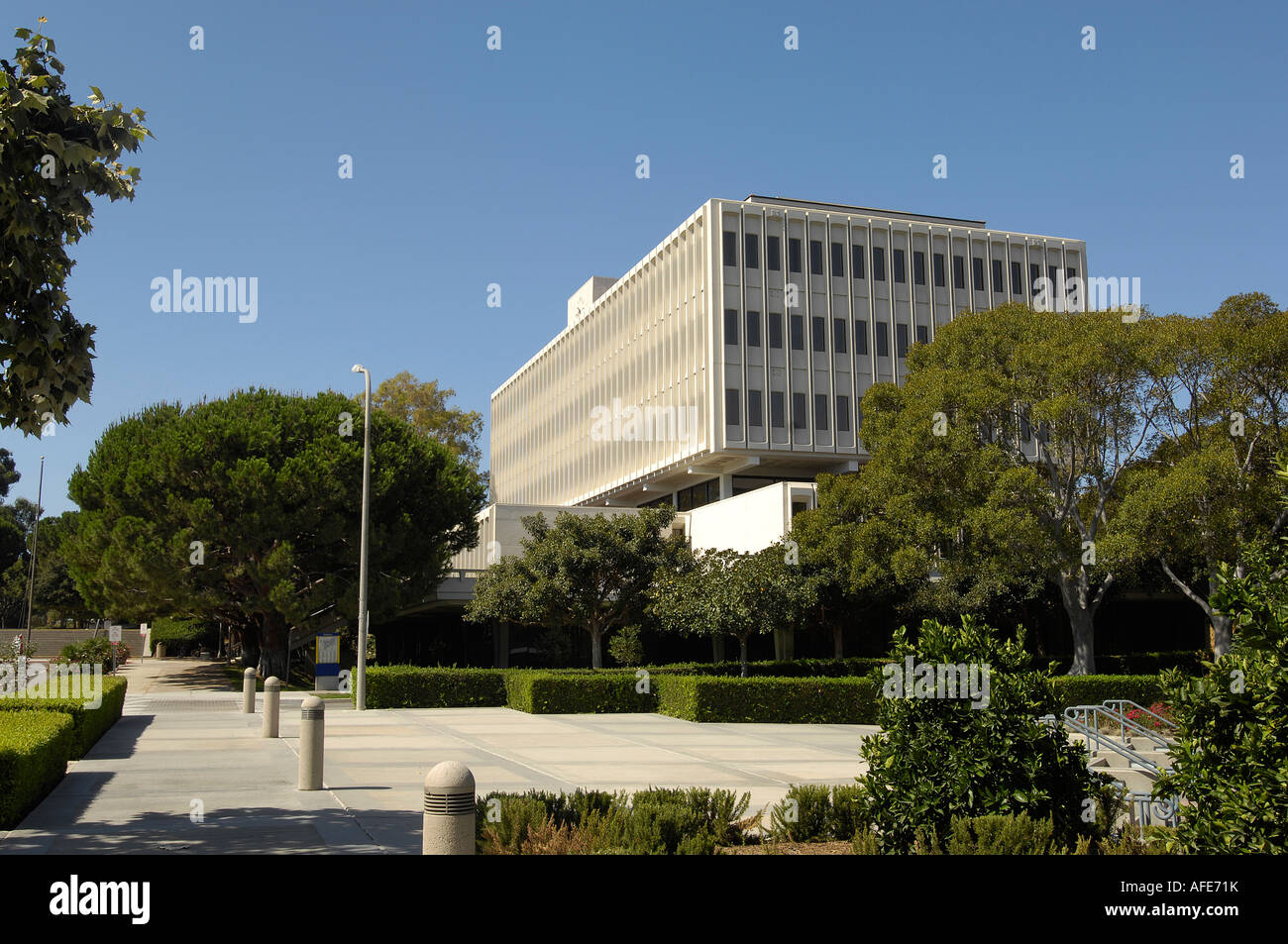 University california irvine campus hi-res stock photography and images ...