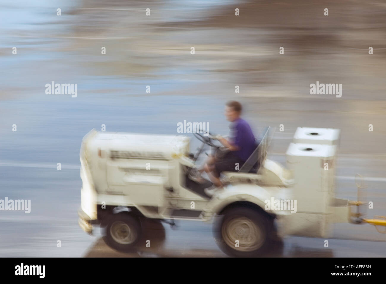 Baggage tractor hi-res stock photography and images - Alamy