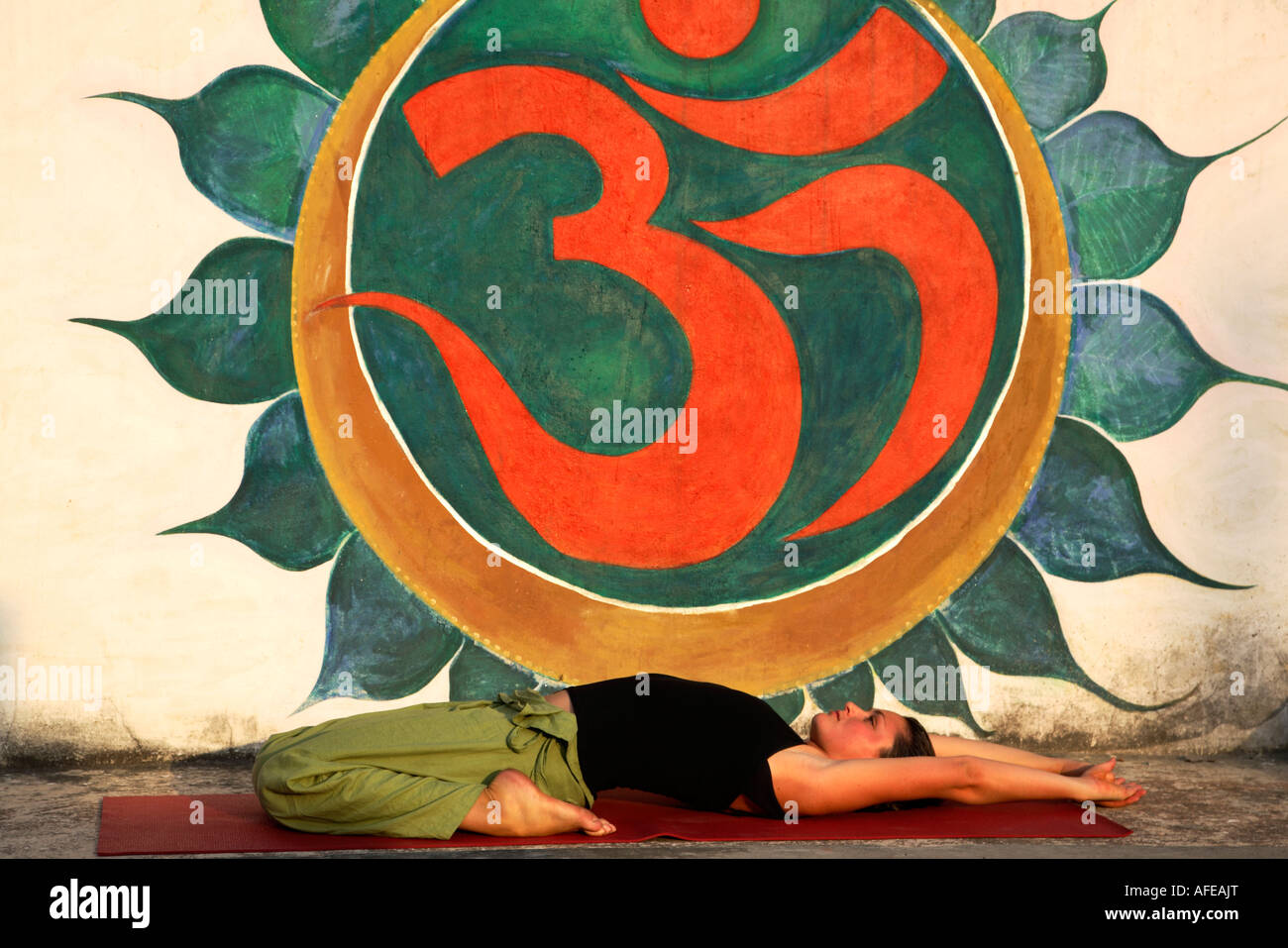 Backward bending hi-res stock photography and images - Alamy