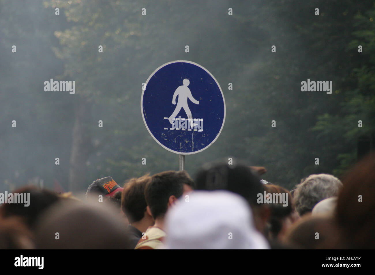 Sticking out from the crowd hi-res stock photography and images - Alamy