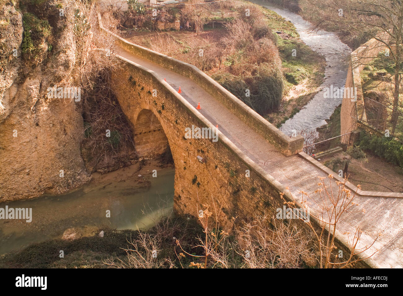 PUENTE VIEJO THE ANCIENT 1616 BRIDGE AT THE WESTERN ENTRANCE TO THE ...