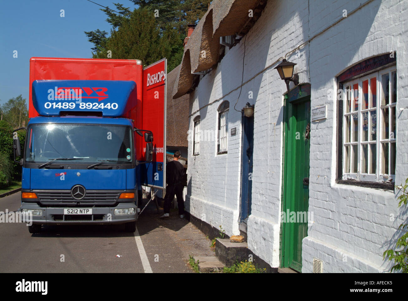 Removal lorry hi-res stock photography and images - Alamy