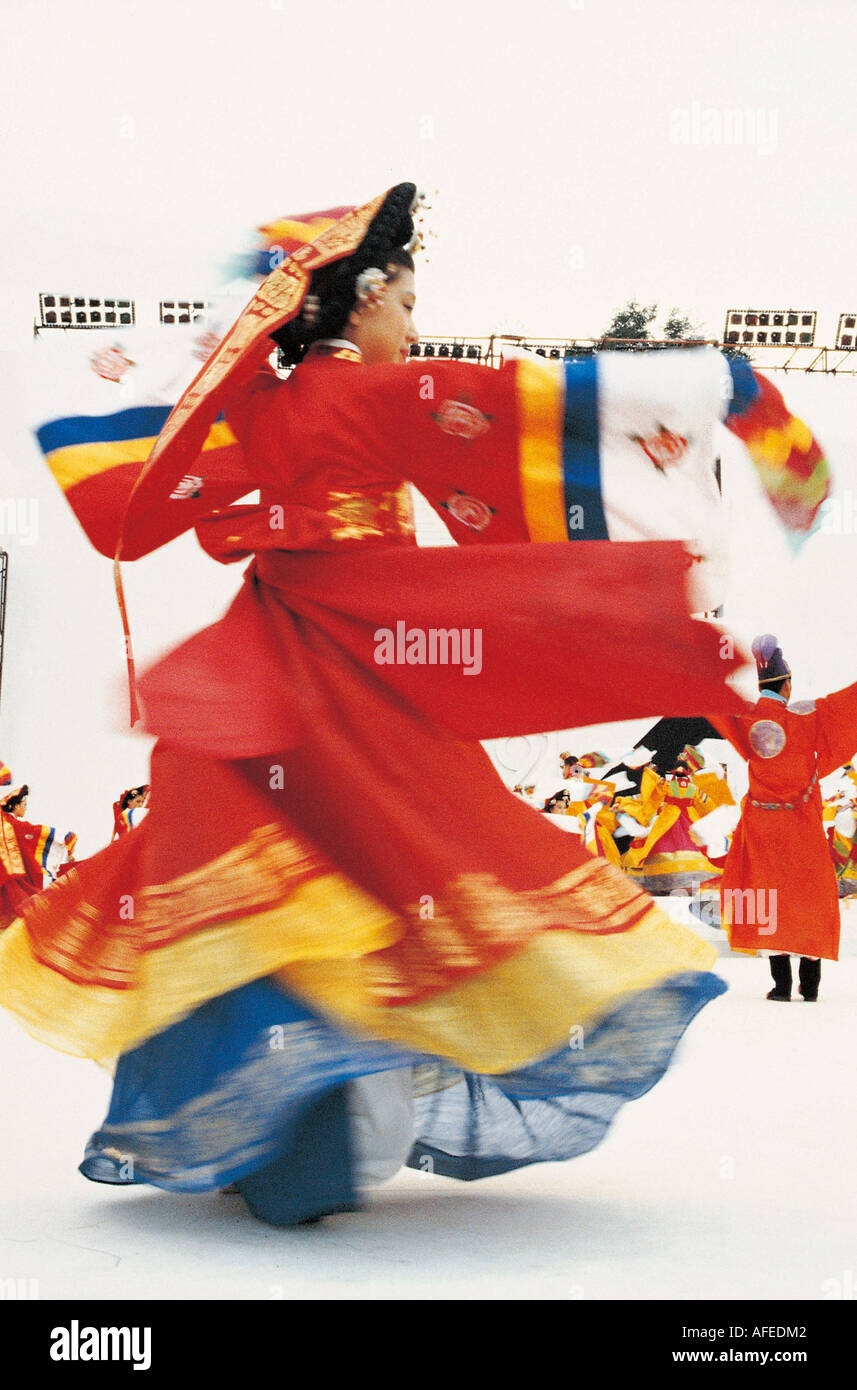 Korean Traditional Dance Stock Photo - Alamy