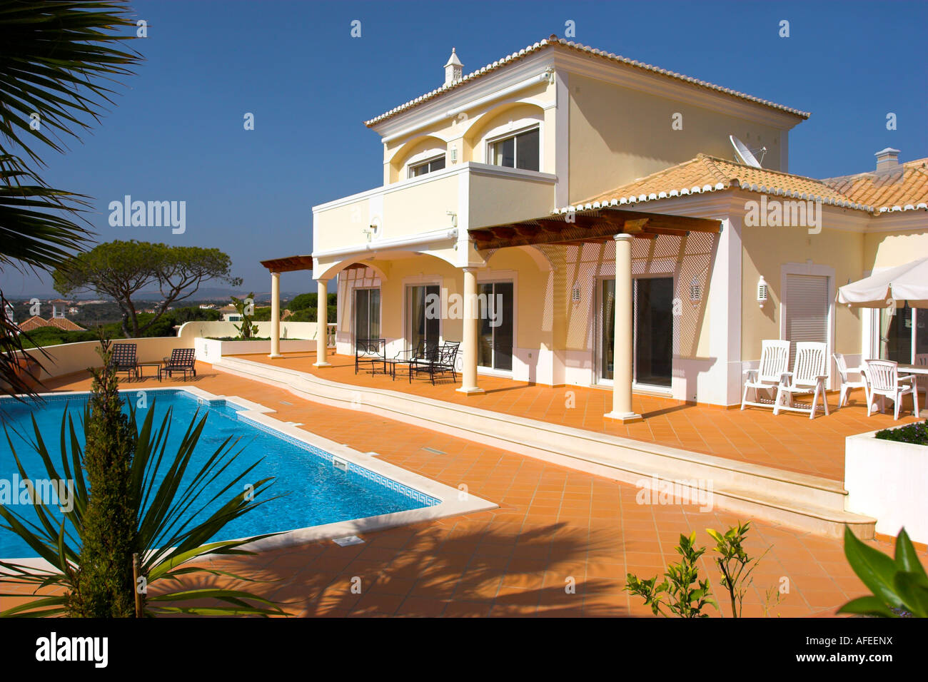 Luxury villa with pool Stock Photo - Alamy