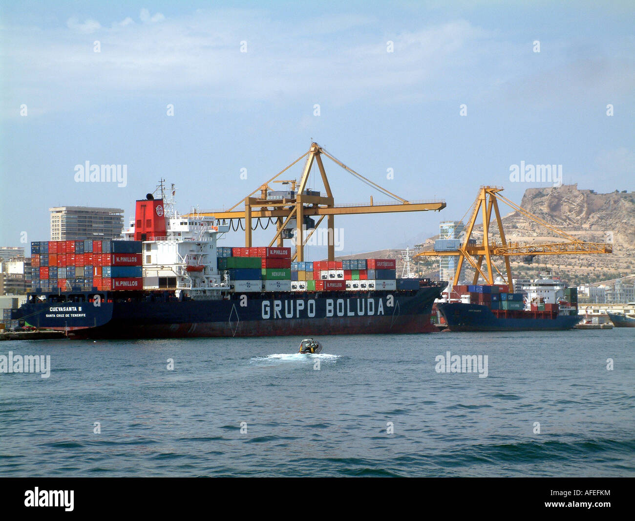 Transportation valencia shipping hi-res stock photography and images ...